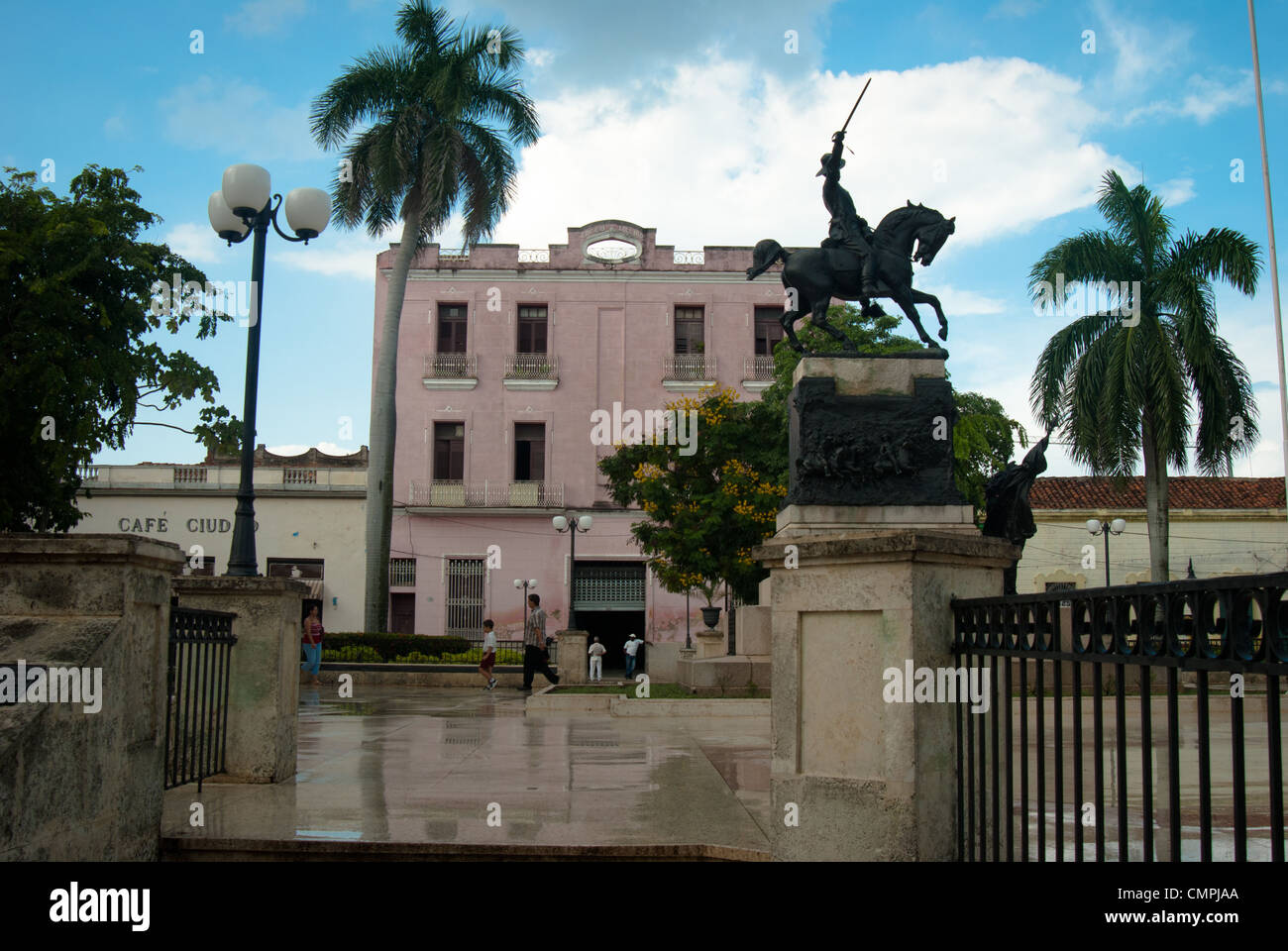 Parque Ignacio Agramonte with a theatre in a background Stock Photo - Alamy