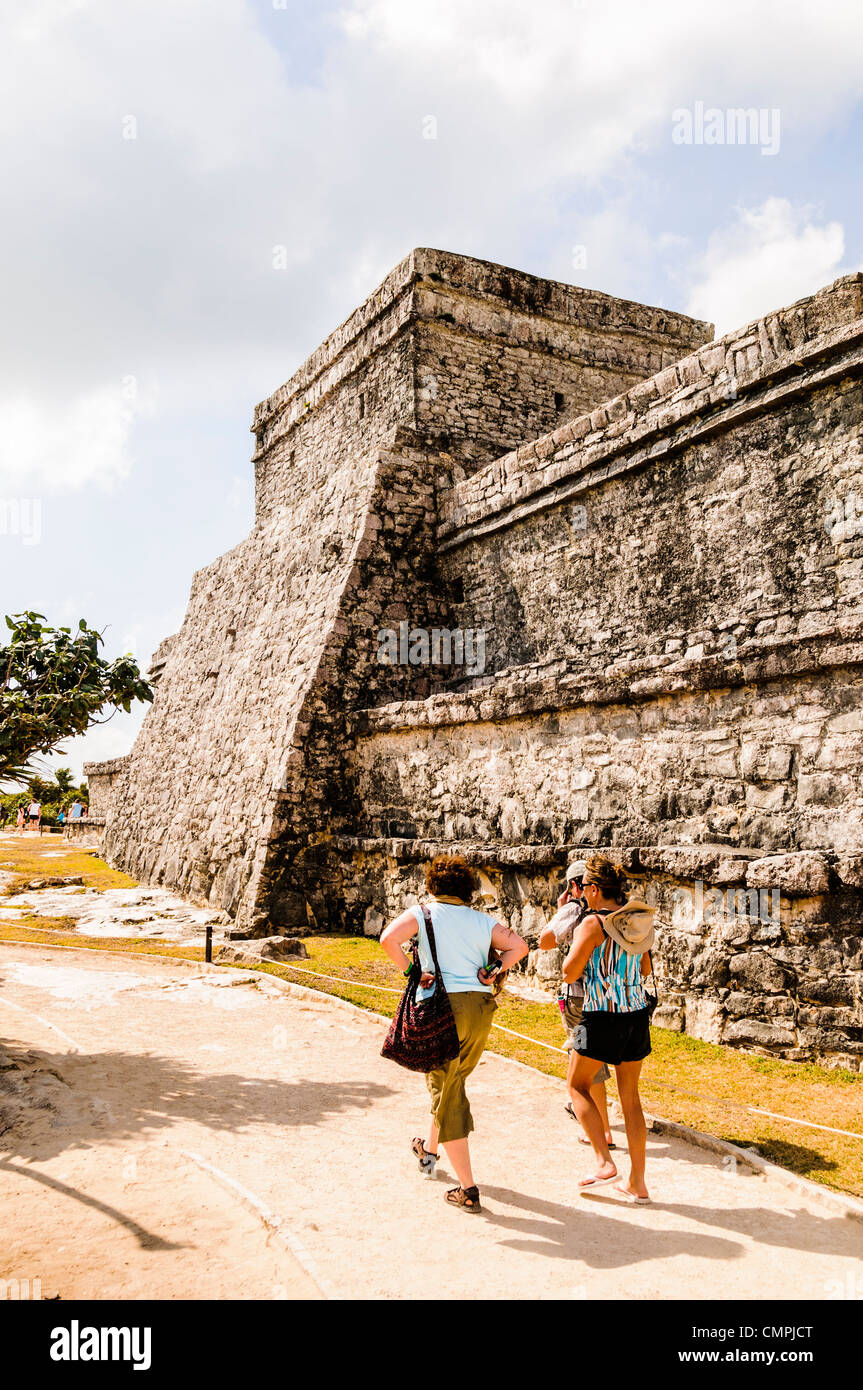 El Castillo Pyramid Tulum Archaeological Site Mexico // TULUM, Mexico ...