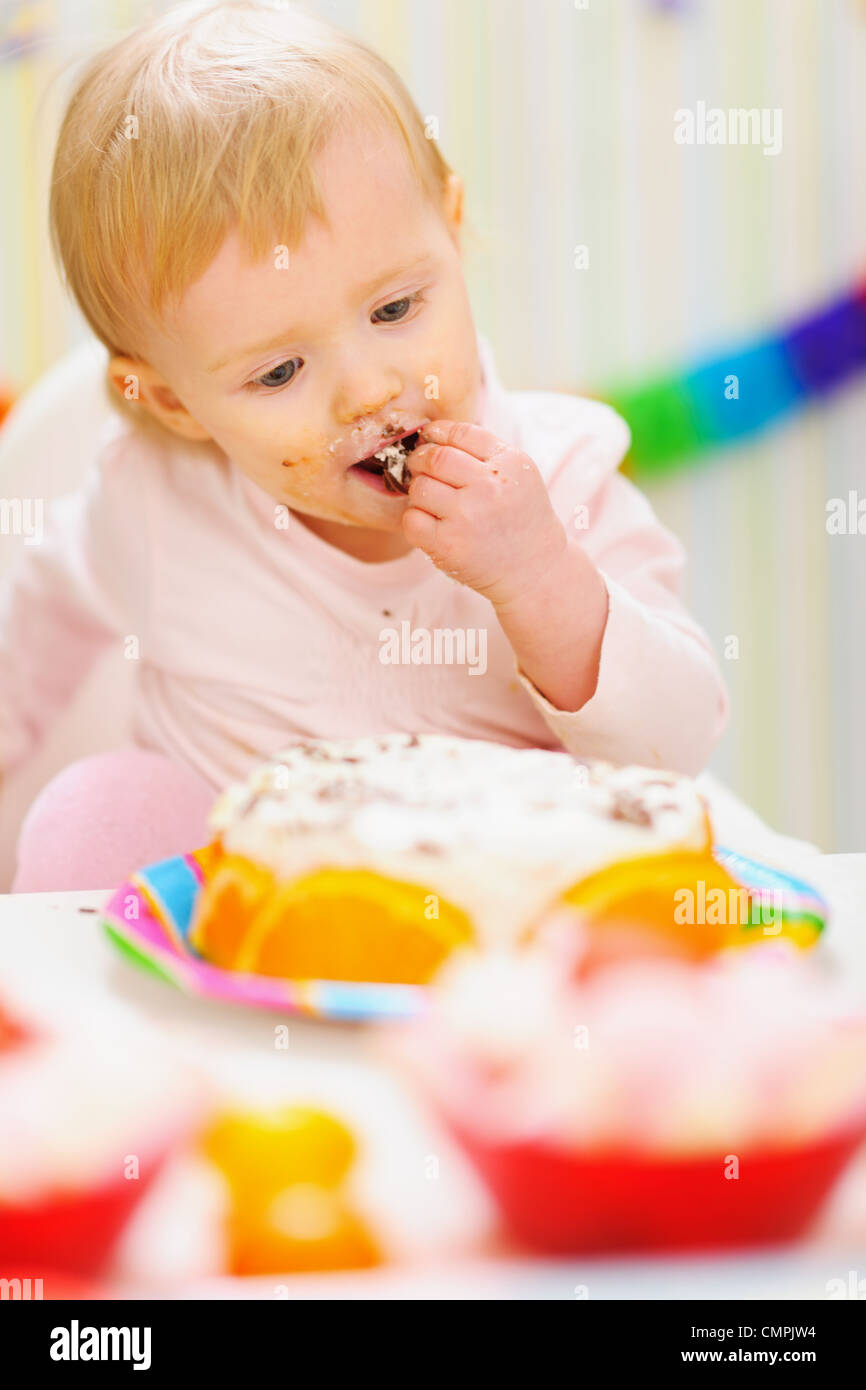 Baby eating birthday cake hi-res stock photography and images - Alamy