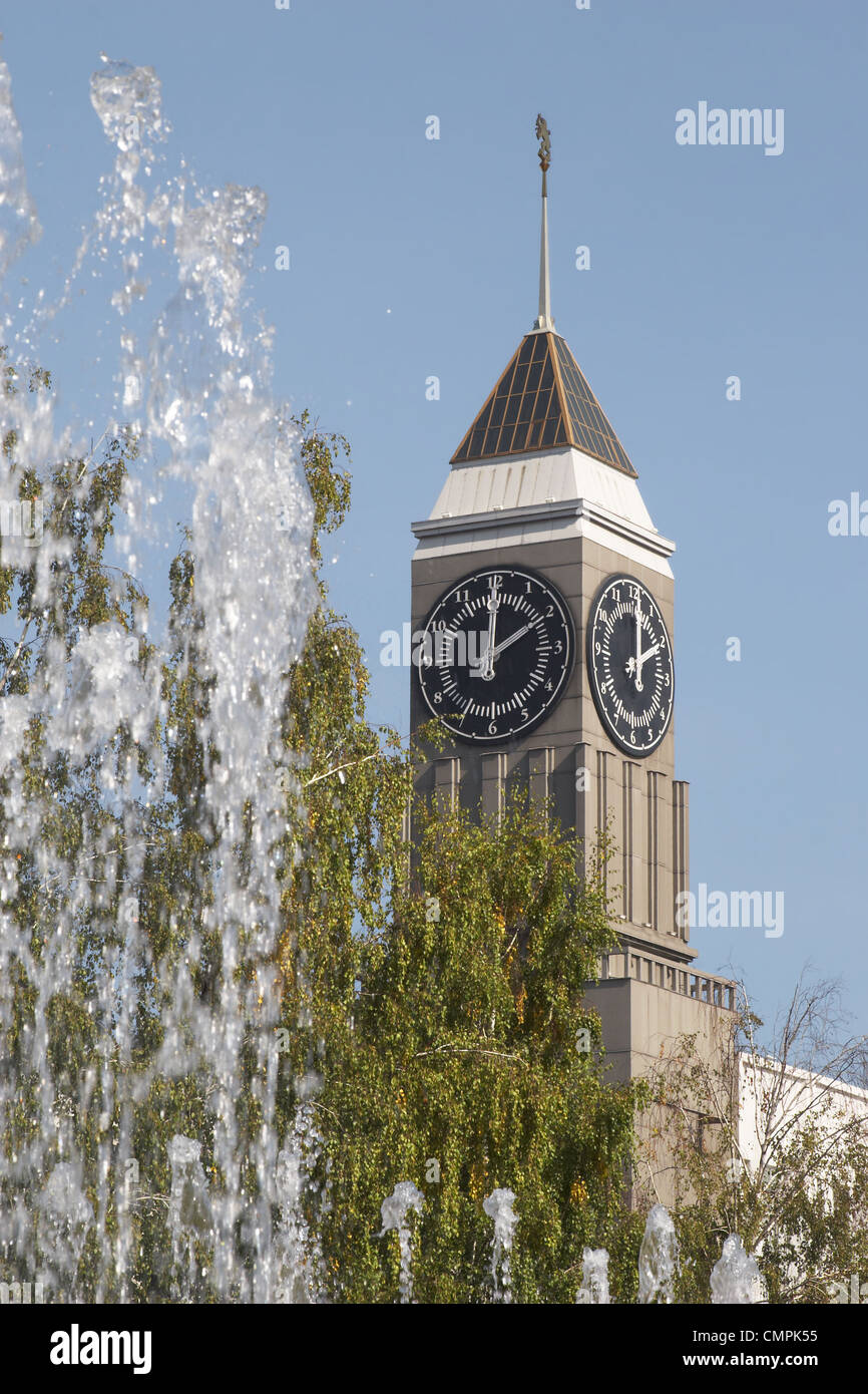 Fountain with clock hi-res stock photography and images - Alamy