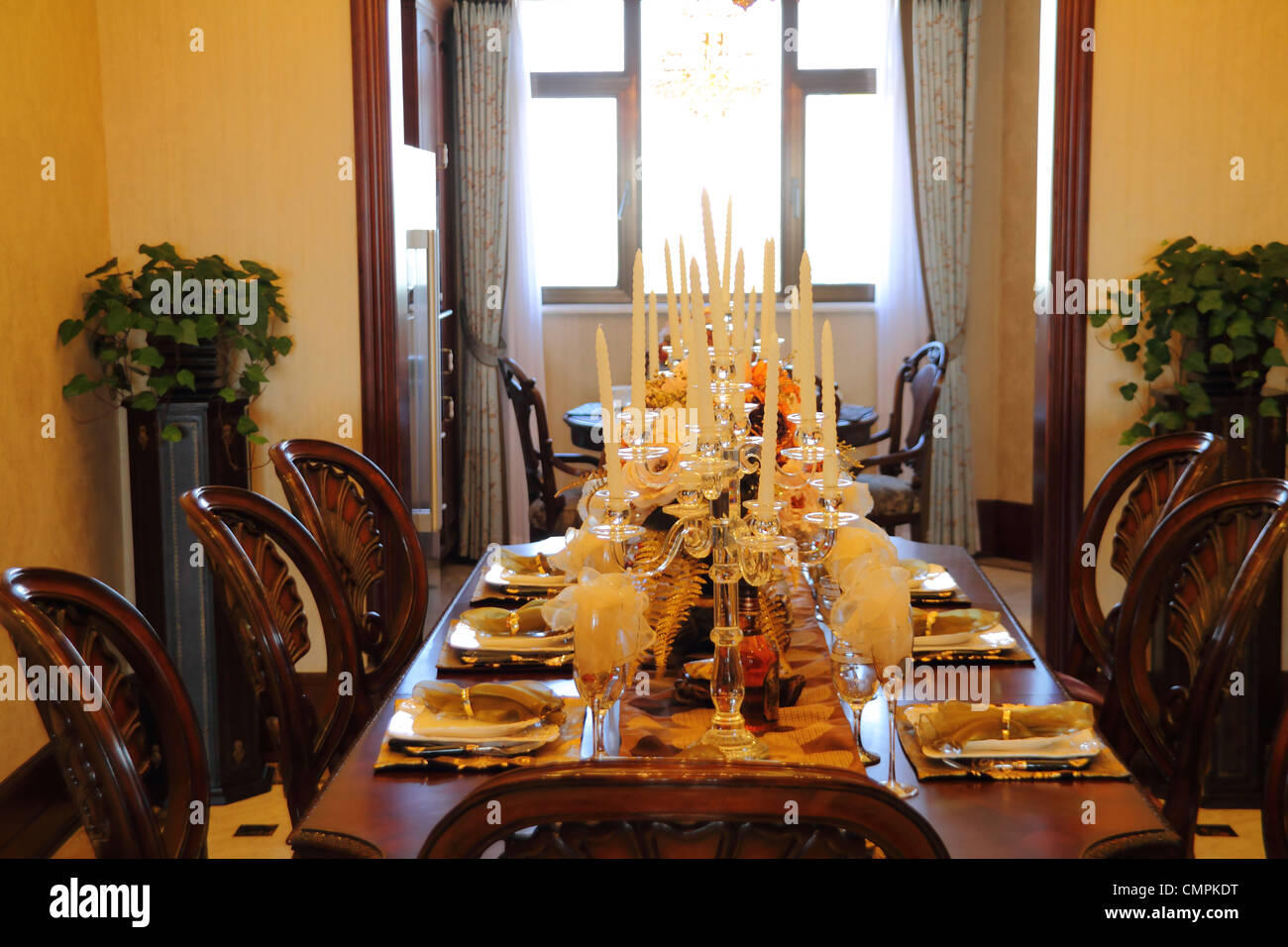 luxury interior dining room waiting for dinner Stock Photo - Alamy