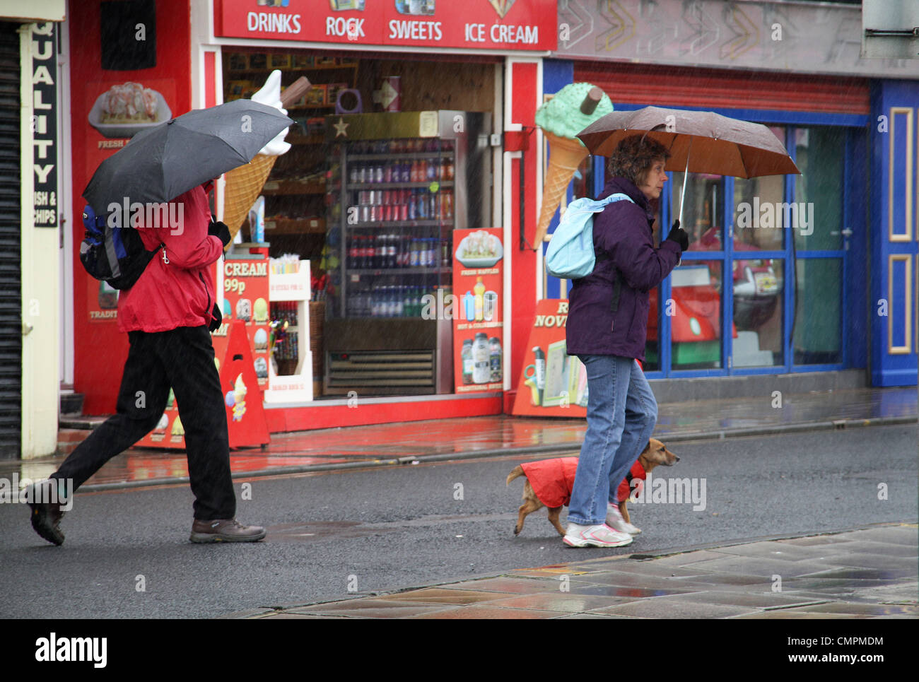 Wet miserable people hi-res stock photography and images - Alamy