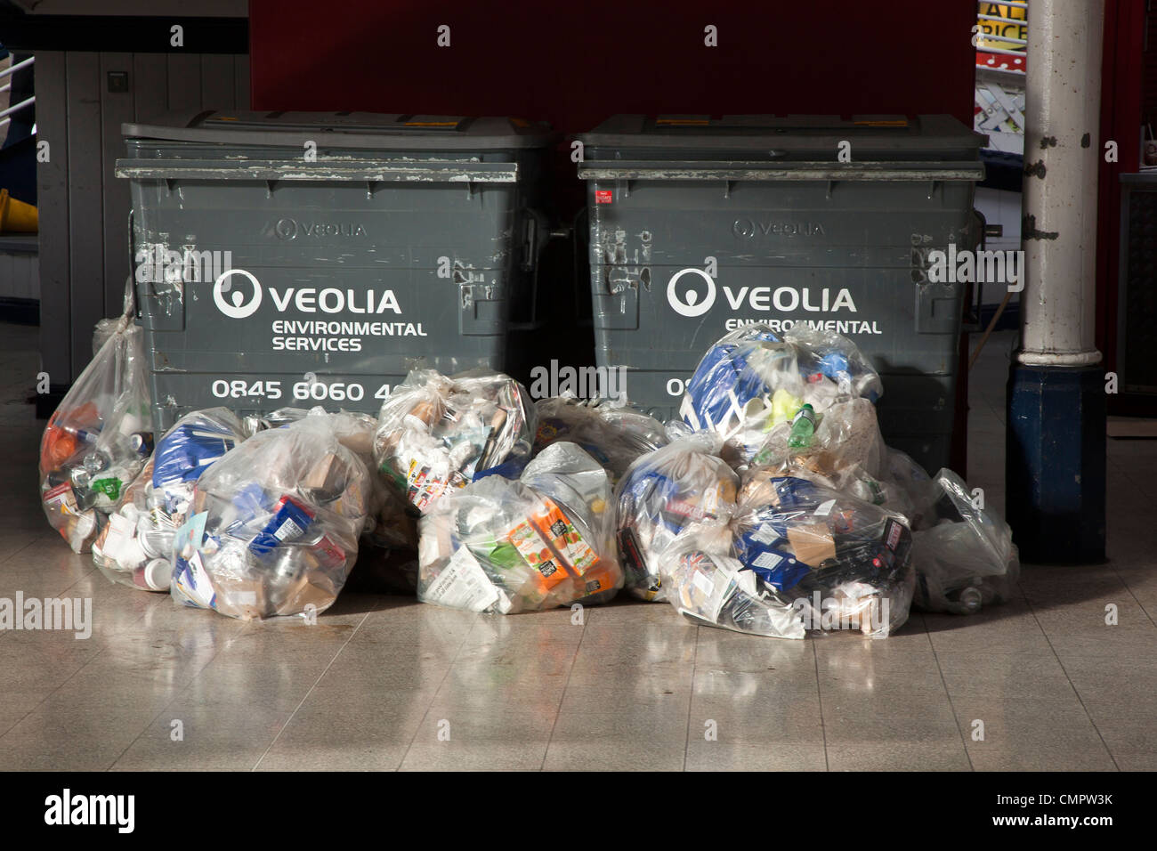 Sacks of rubbish hi-res stock photography and images - Alamy