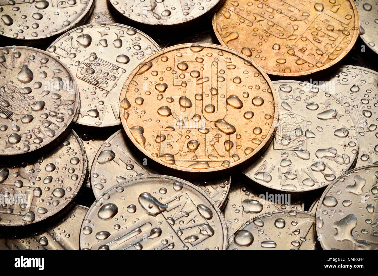 Coin drop hi-res stock photography and images - Alamy