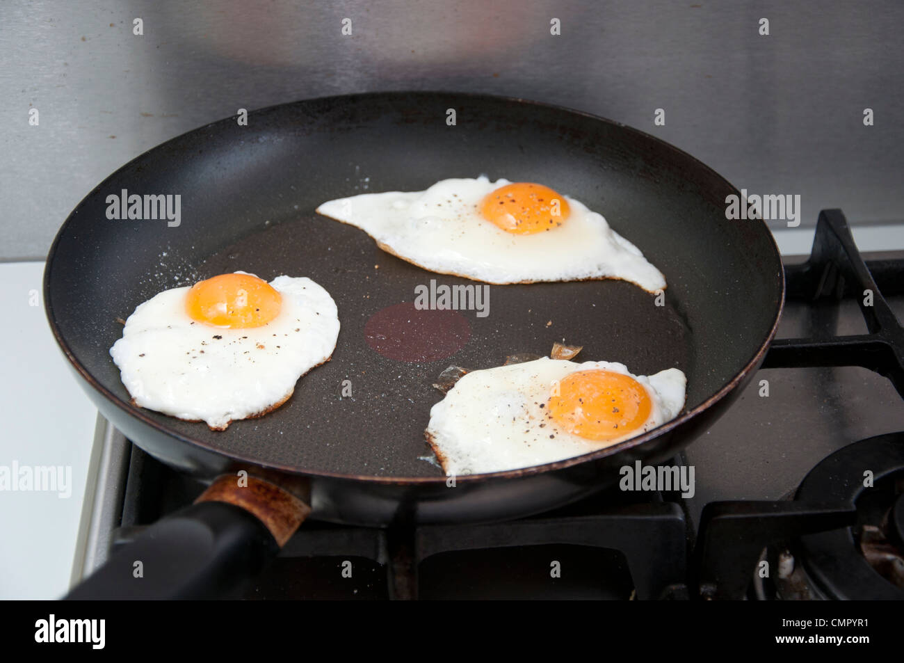 Fried eggs cooking pan hi-res stock photography and images - Alamy