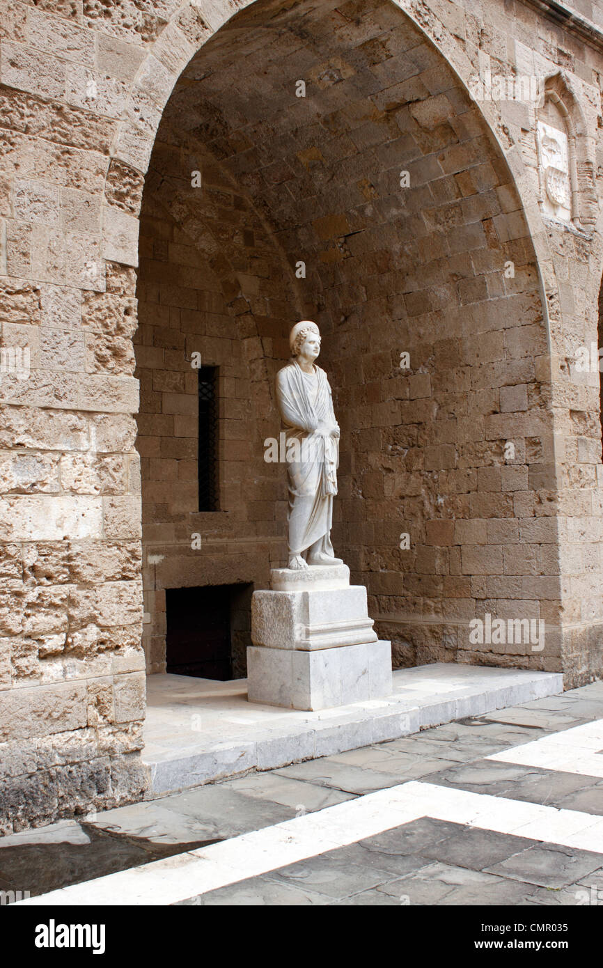 Courtyard within palace grand greek hi-res stock photography and images ...