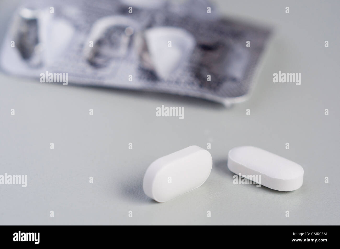 Generic pill tablet medication for pain relief Stock Photo - Alamy
