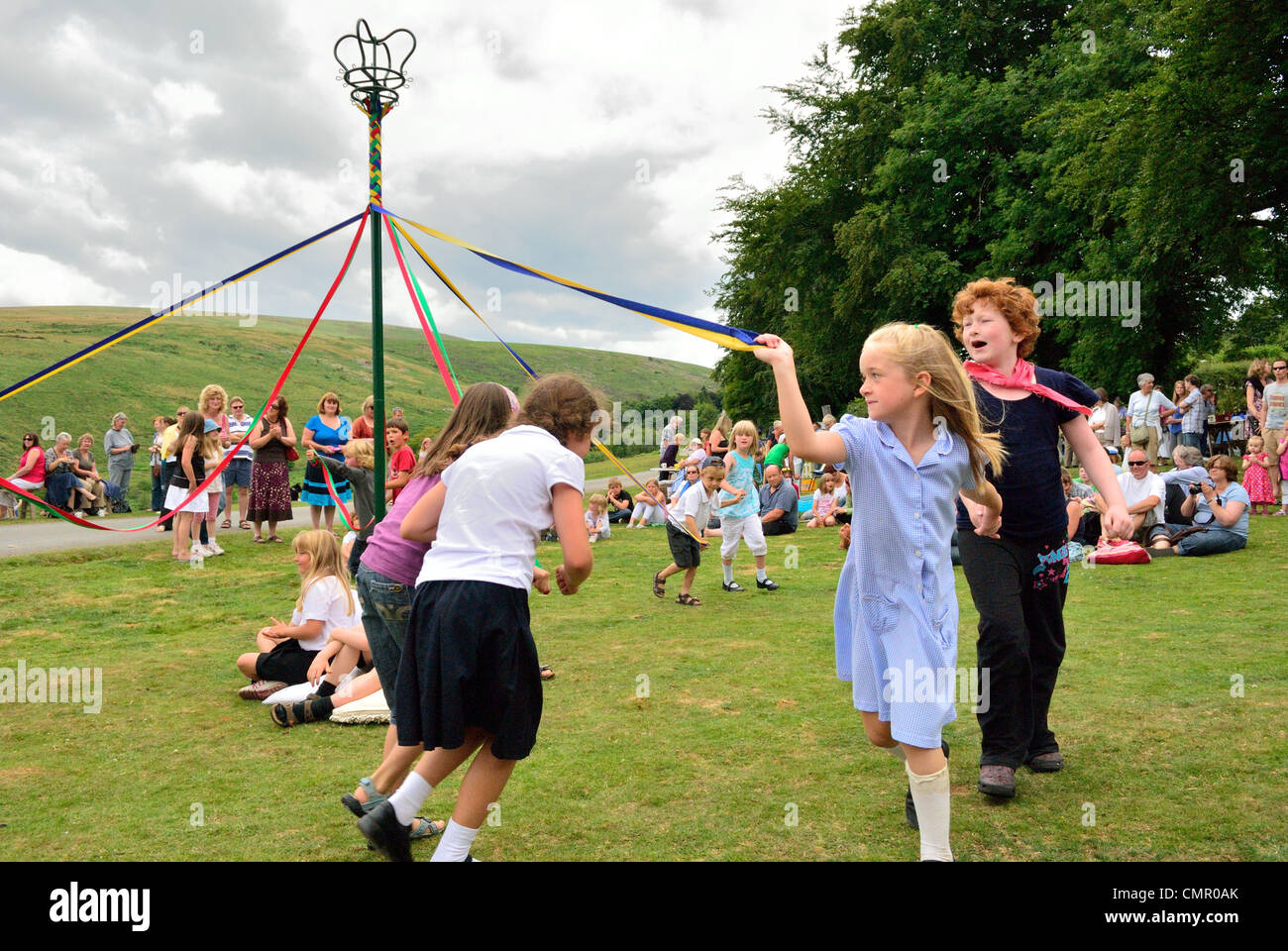 Maypole hi-res stock photography and images - Alamy