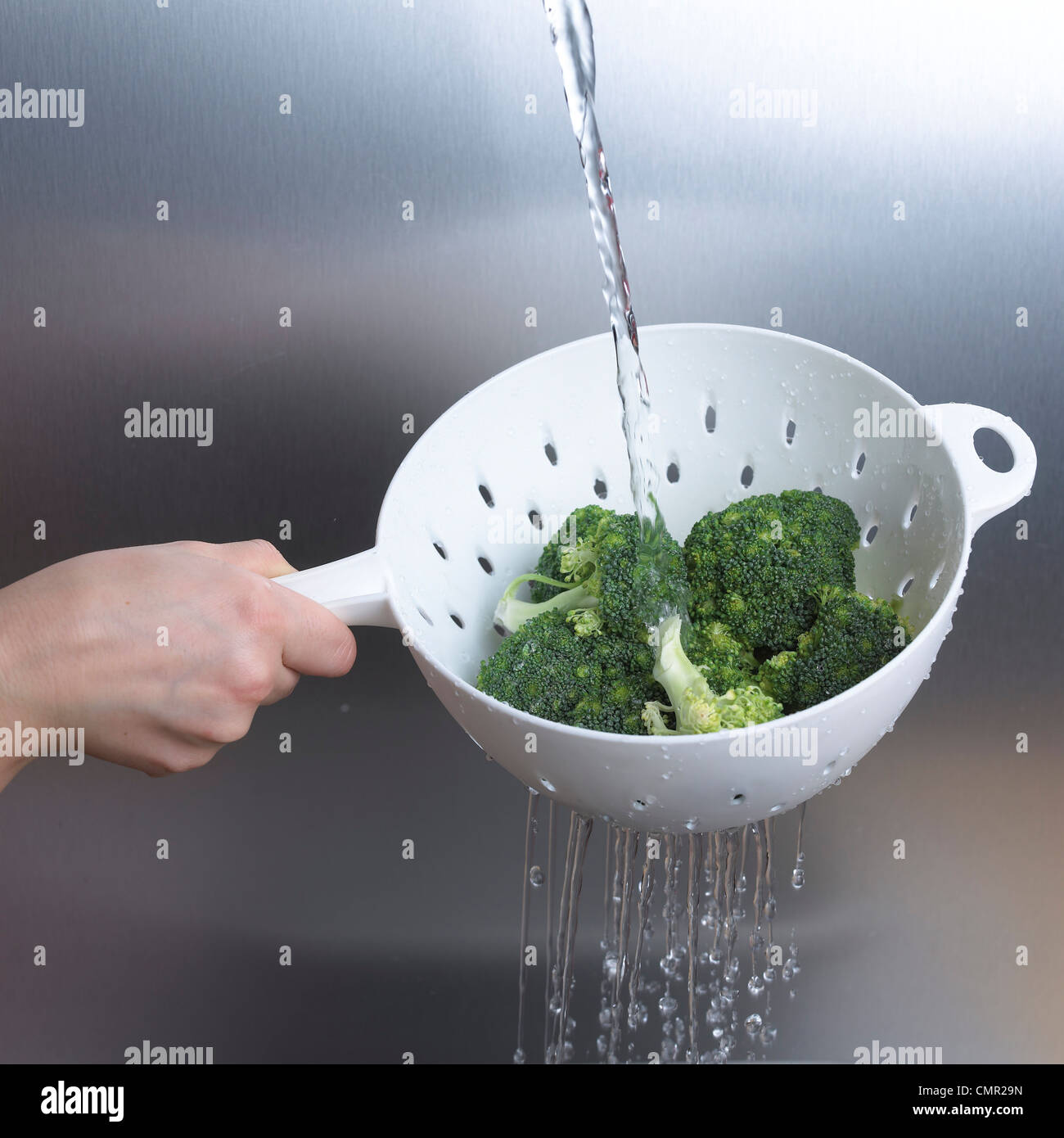 washing broccoli in a colander Stock Photo - Alamy
