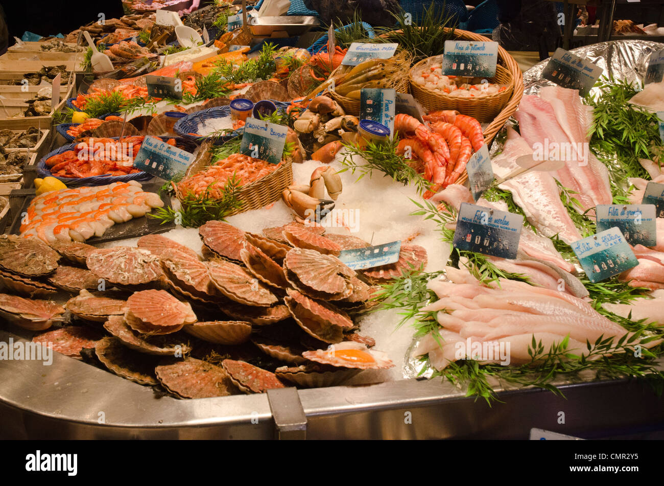 Shellfish stall hi-res stock photography and images - Alamy