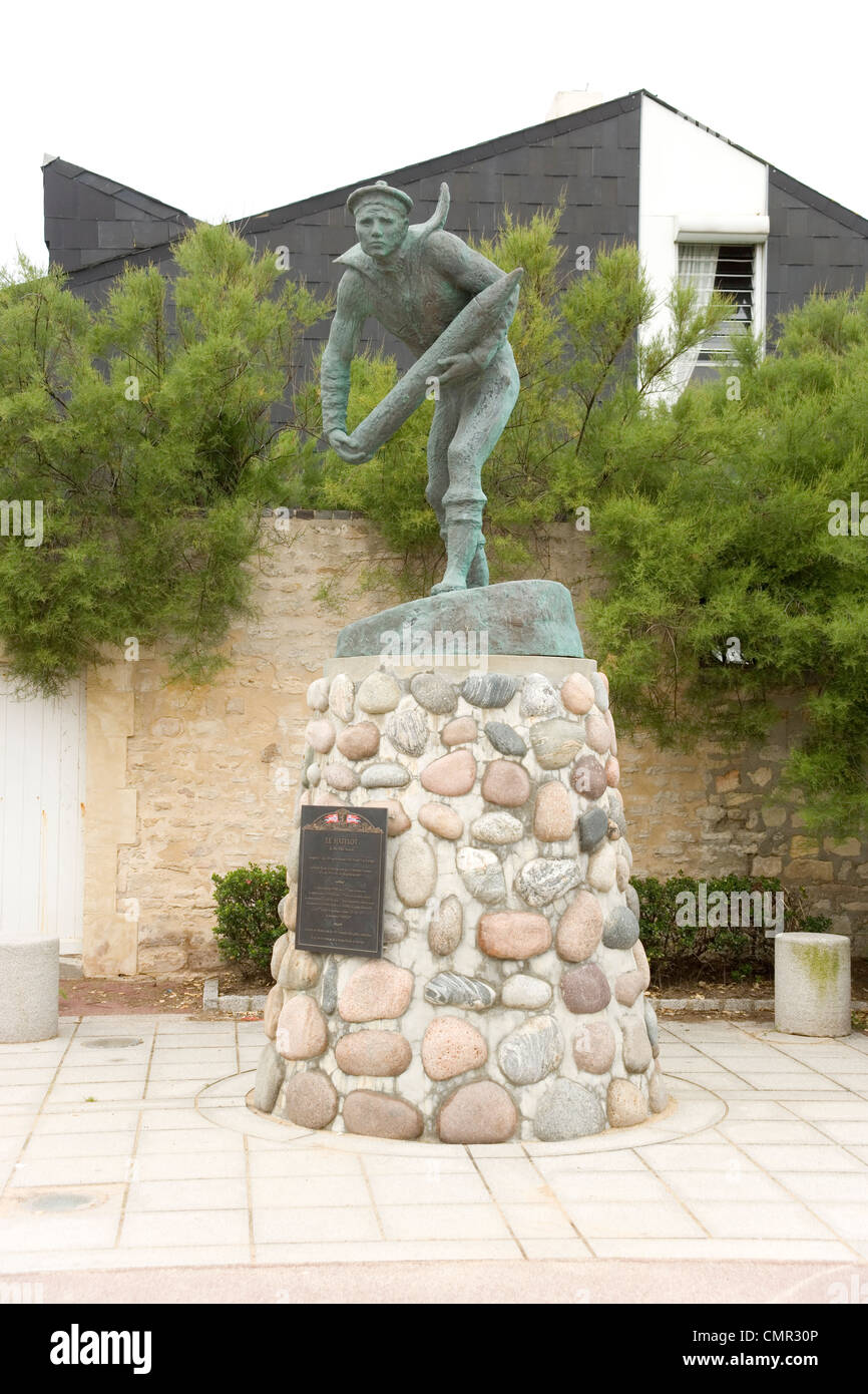 Le Matelot statue on Sword Beach at Hermanville sur Mer in Normandy ...