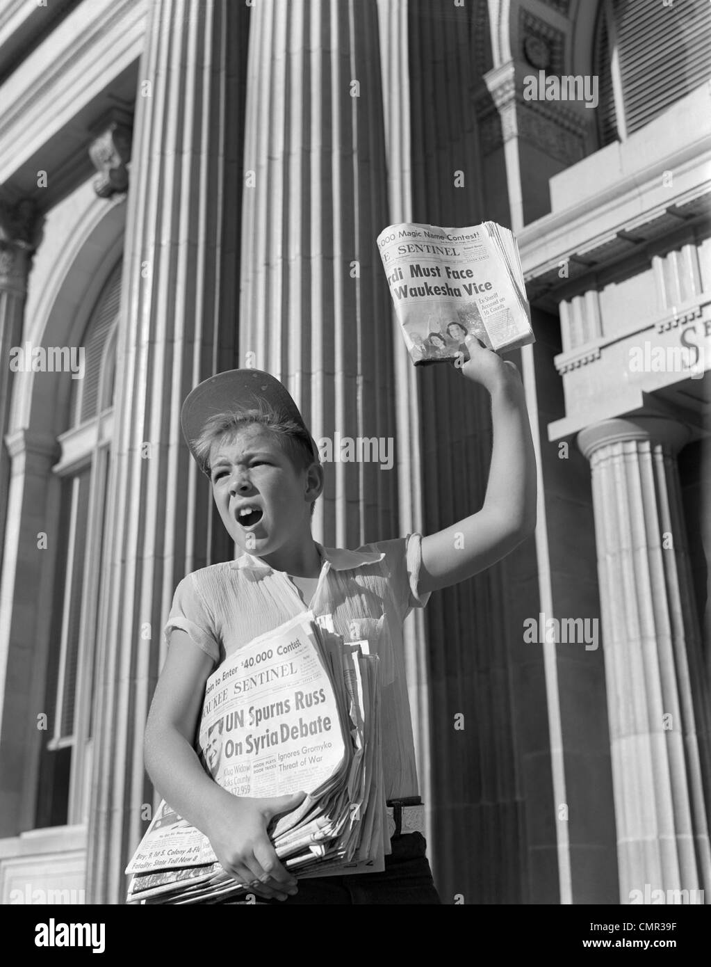 Vintage newspaper boy hi-res stock photography and images - Alamy