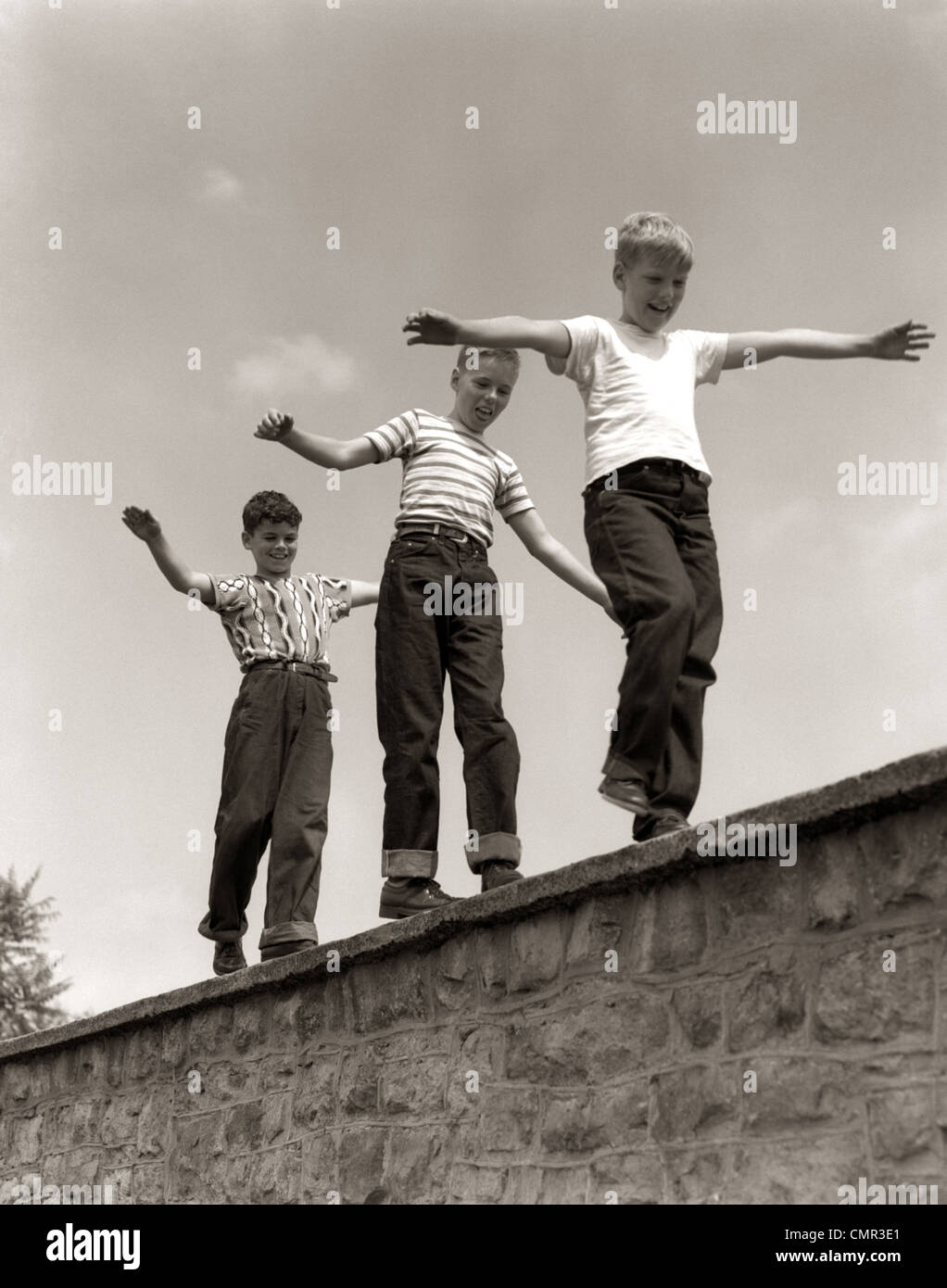 Playing children 1950s hi-res stock photography and images - Alamy