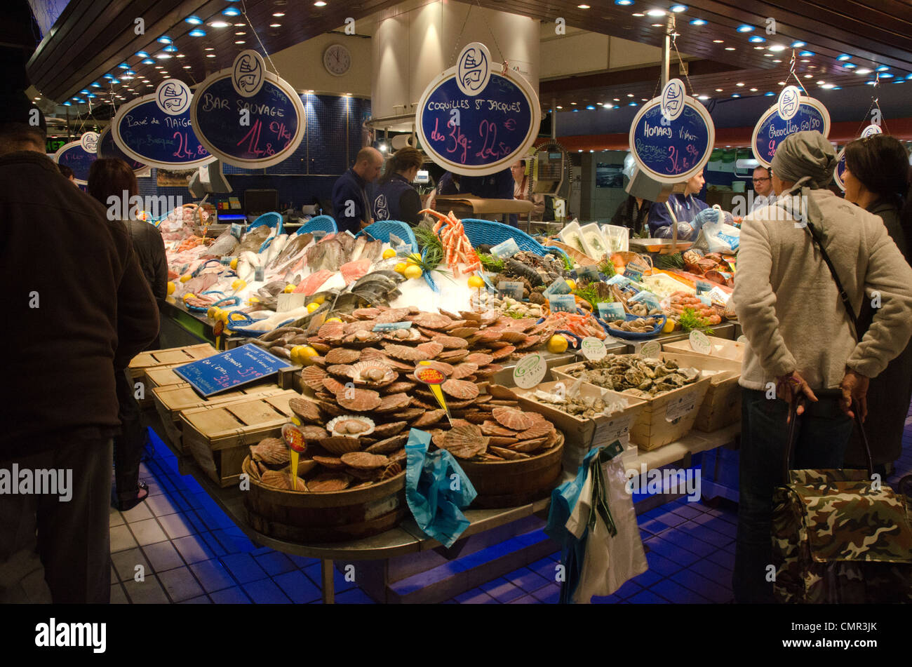 Seafood counter display hi-res stock photography and images - Alamy
