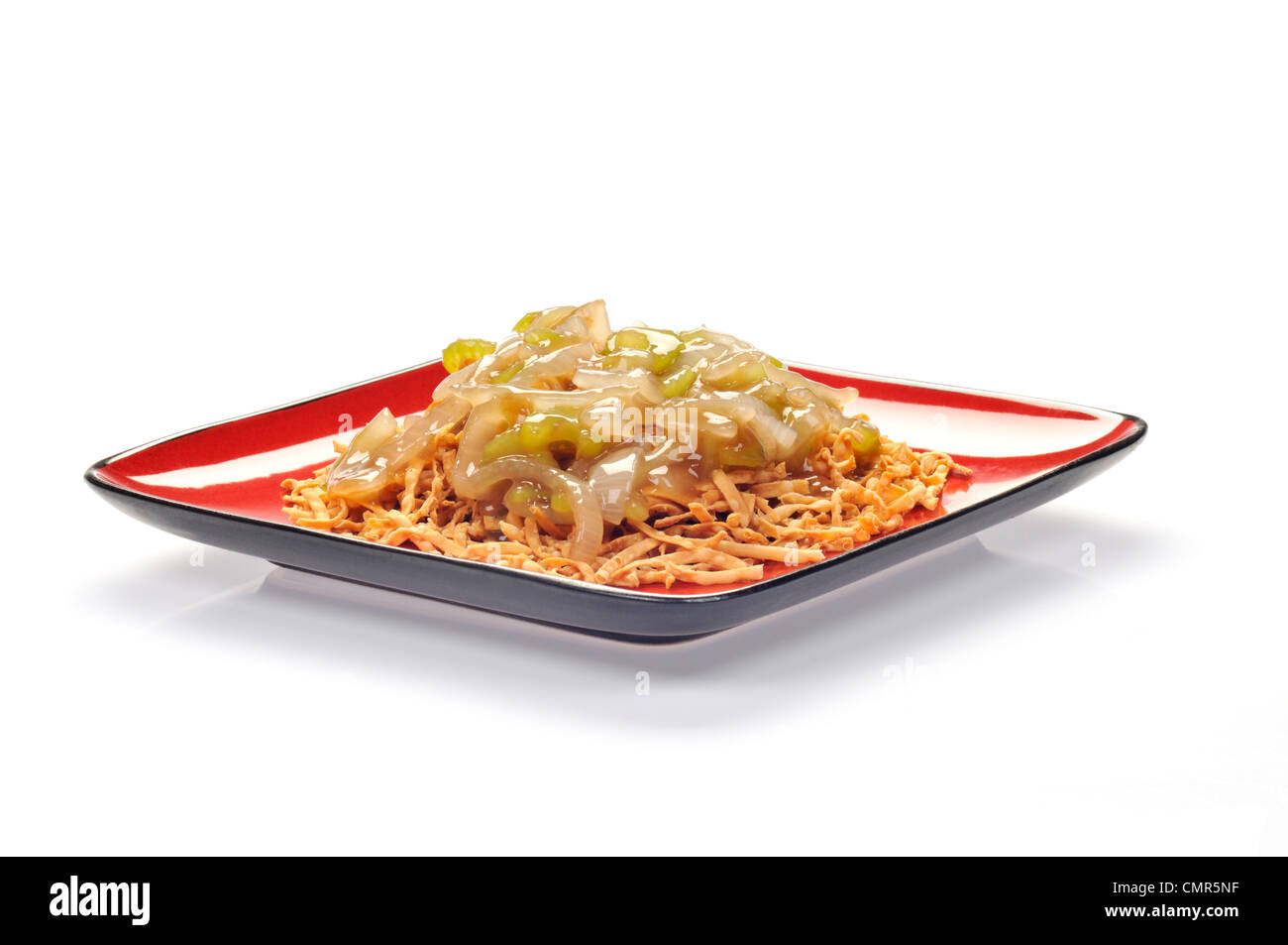 Plate of Chinese vegetable chow mein on red plate Stock Photo - Alamy