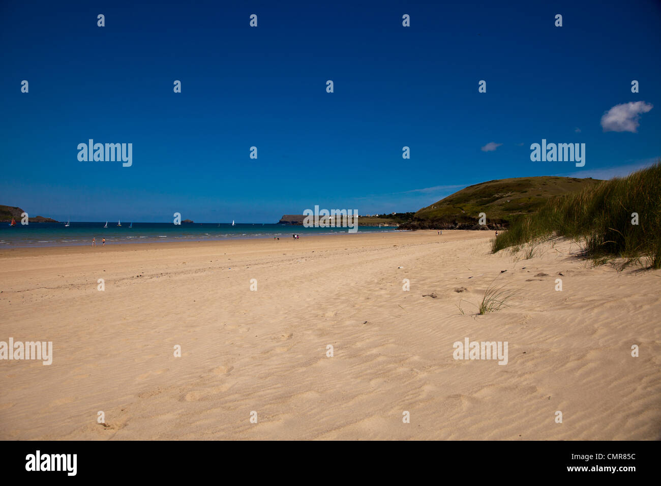 Rock beach cornwall hi-res stock photography and images - Alamy