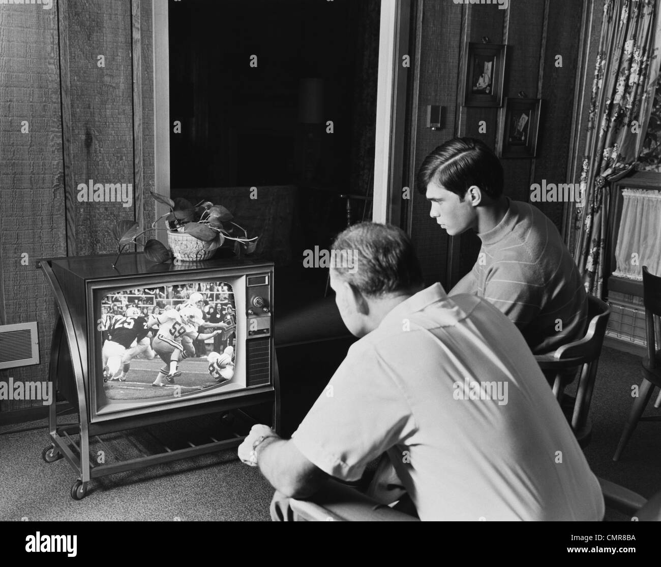 Family television 1970s Black and White Stock Photos & Images - Alamy