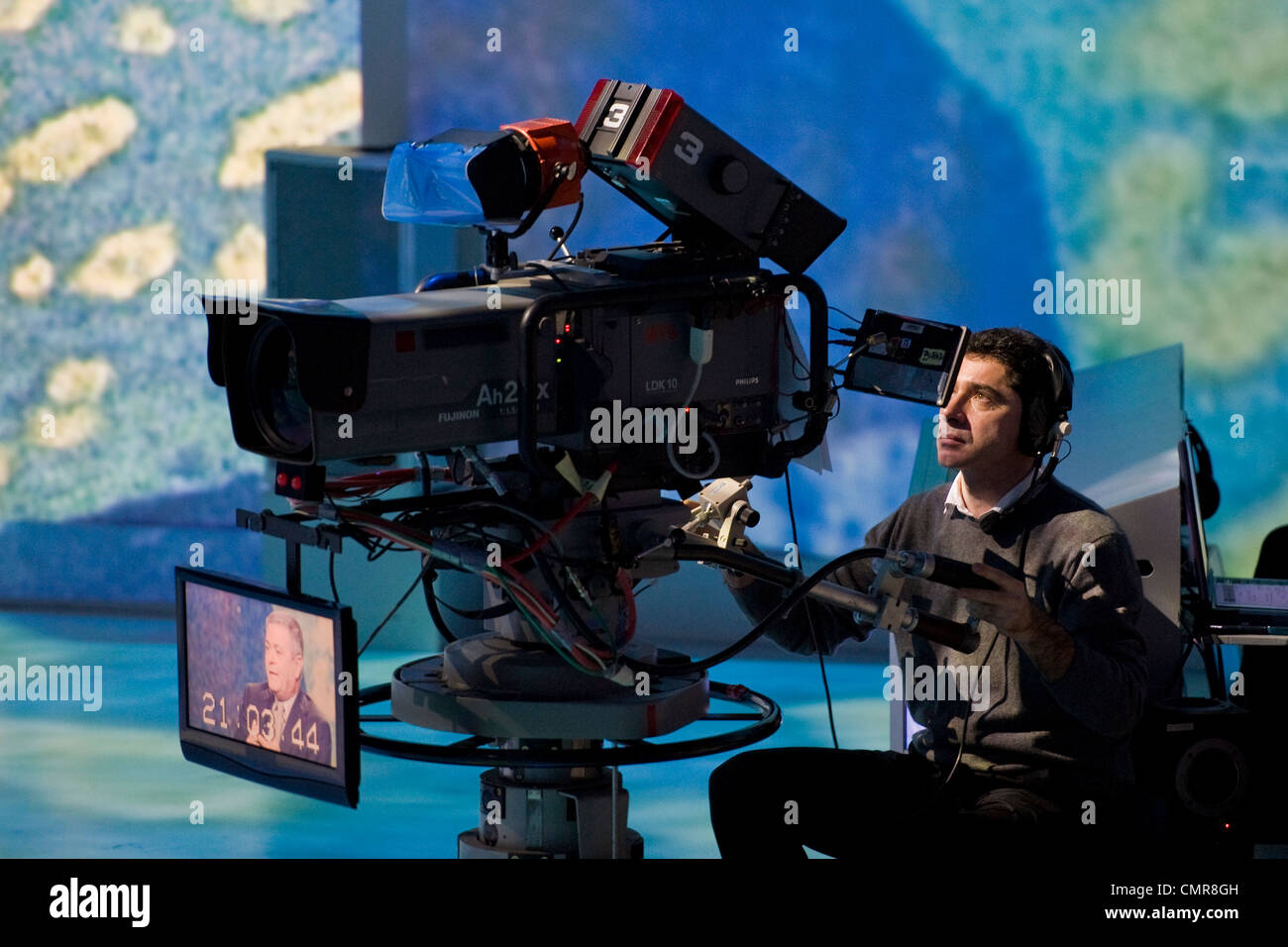 Italian tv show hi-res stock photography and images - Alamy