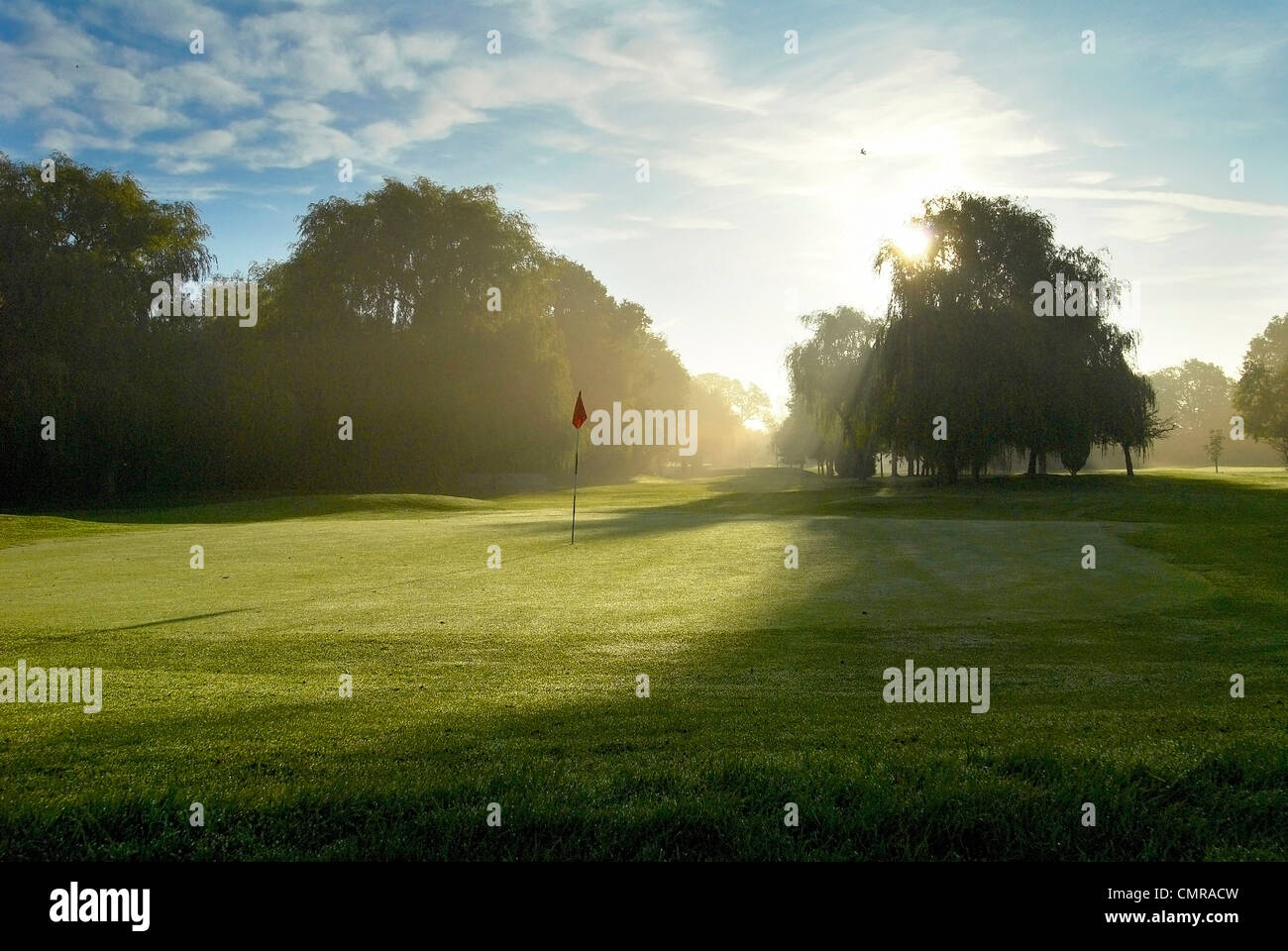 Early morning golf course spring hi-res stock photography and images ...