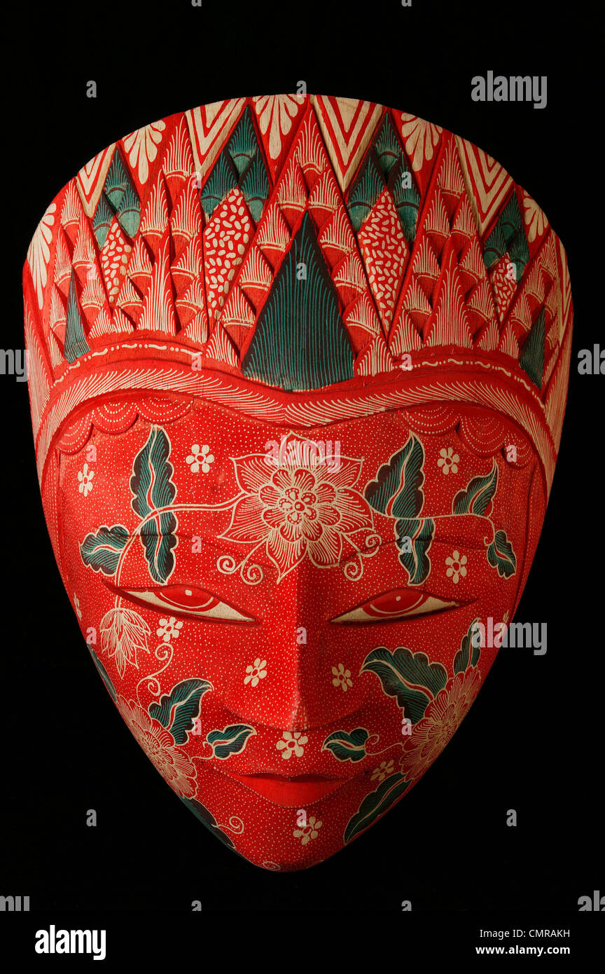 2000s ORNATE RED PAINTED TRIBAL MASK LOOKING AT CAMERA Stock Photo - Alamy