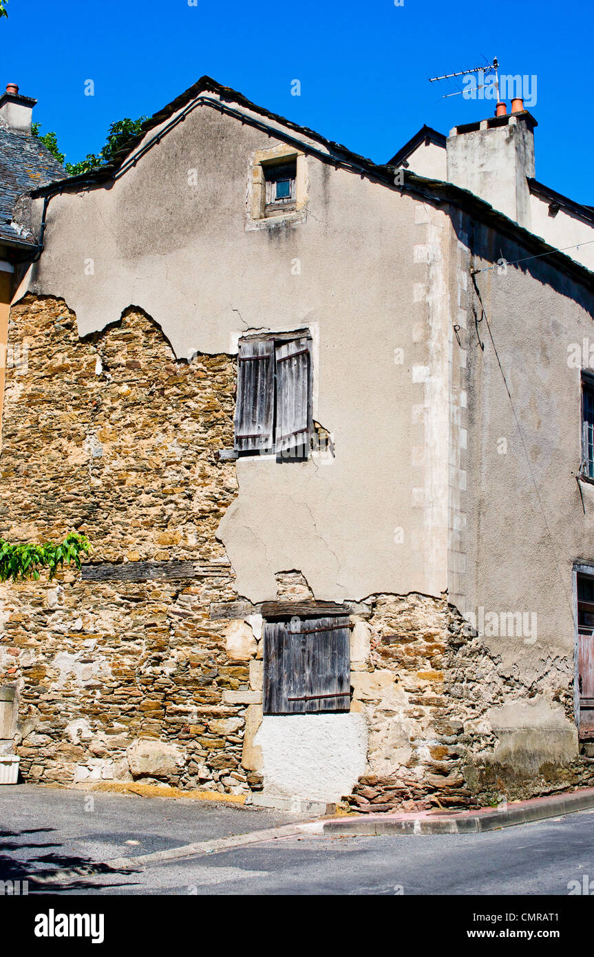 Crumbling house hi-res stock photography and images - Alamy