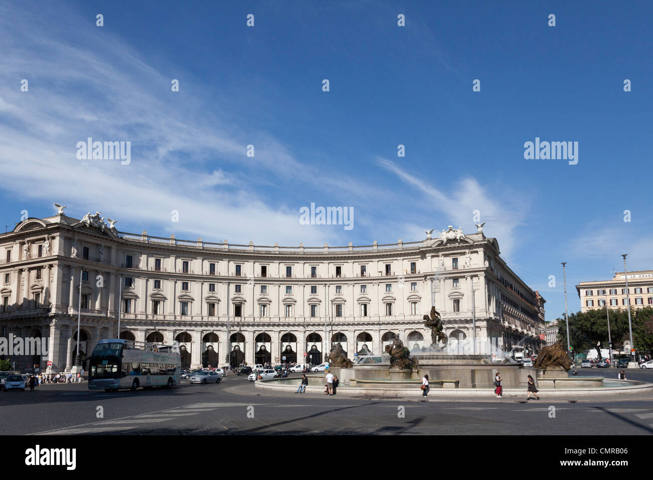 The Piazza della Repubblica and Piazza Esedra and it's fountain in Rome ...
