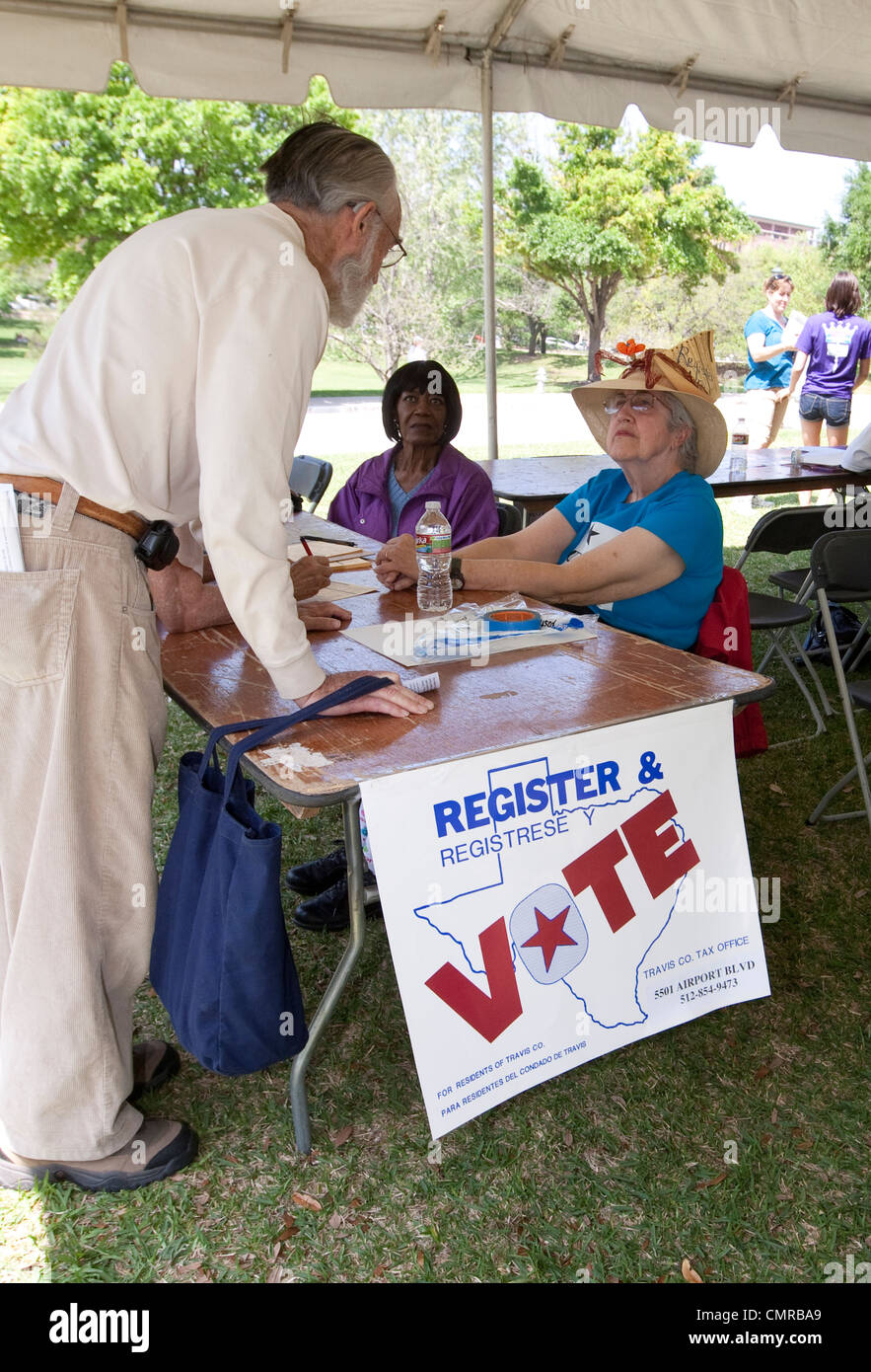 Voter registration table hi-res stock photography and images - Alamy