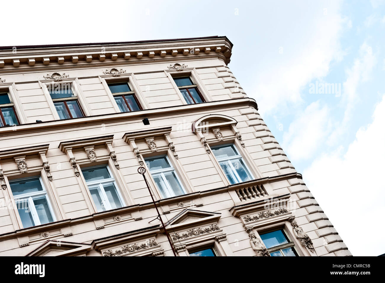 Slanted building hi-res stock photography and images - Alamy