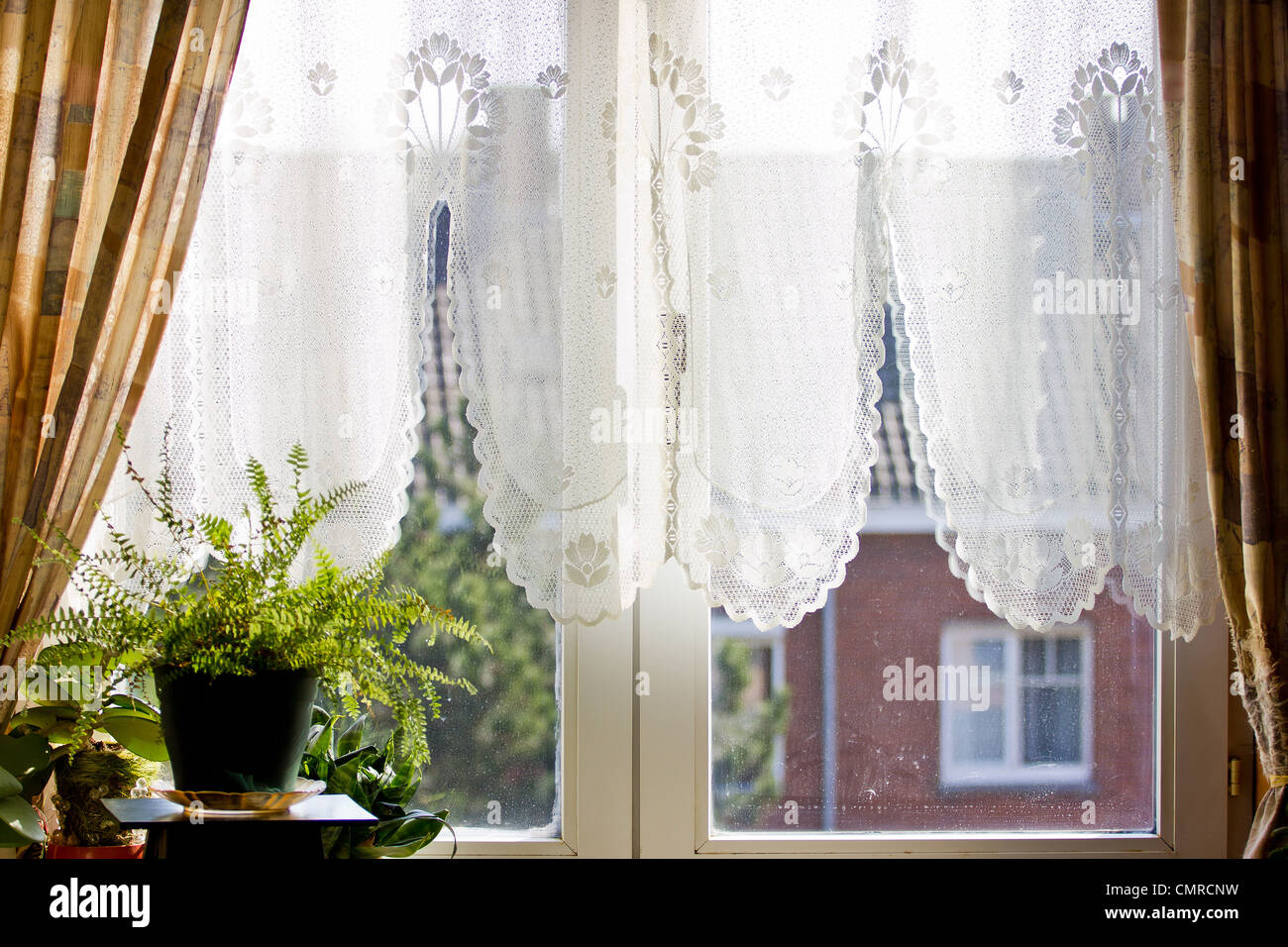 House curtains shut hi-res stock photography and images - Alamy