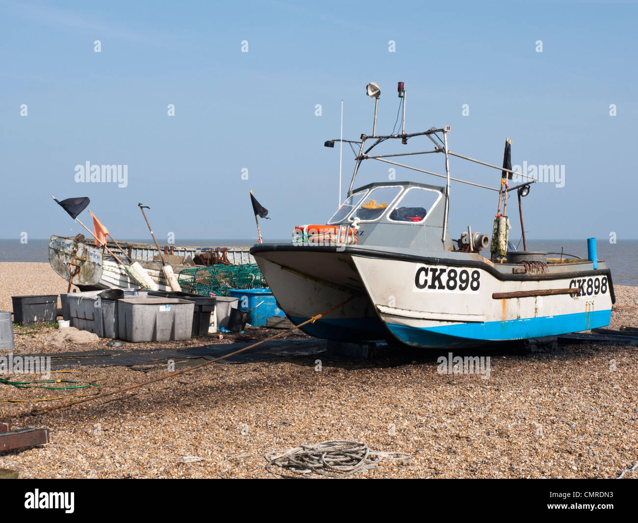 Fishing boat on the beach at Aldeburgh, Suffolk Stock Photo - Alamy