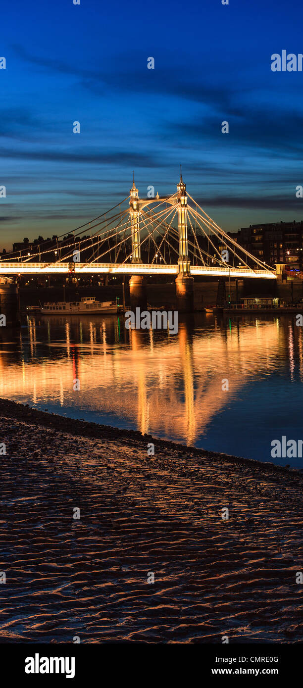 Albert bridge at night hi-res stock photography and images - Alamy