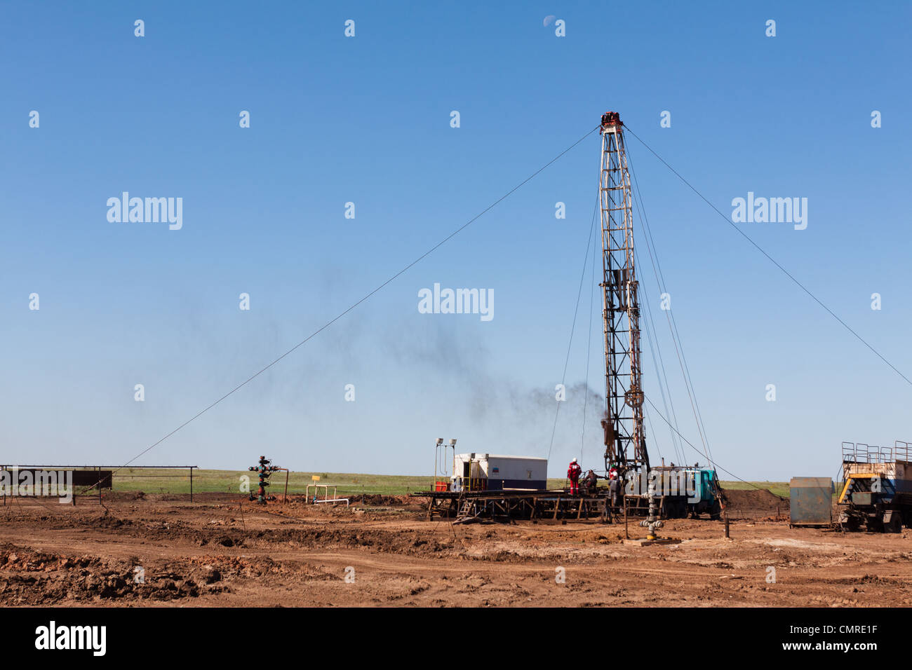 Installation for workover wells in the drilling site Stock Photo - Alamy