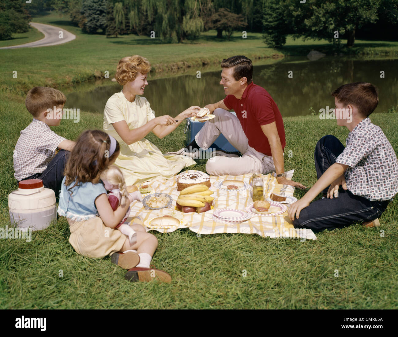 Retro Family Picnic High Resolution Stock Photography and Images - Alamy