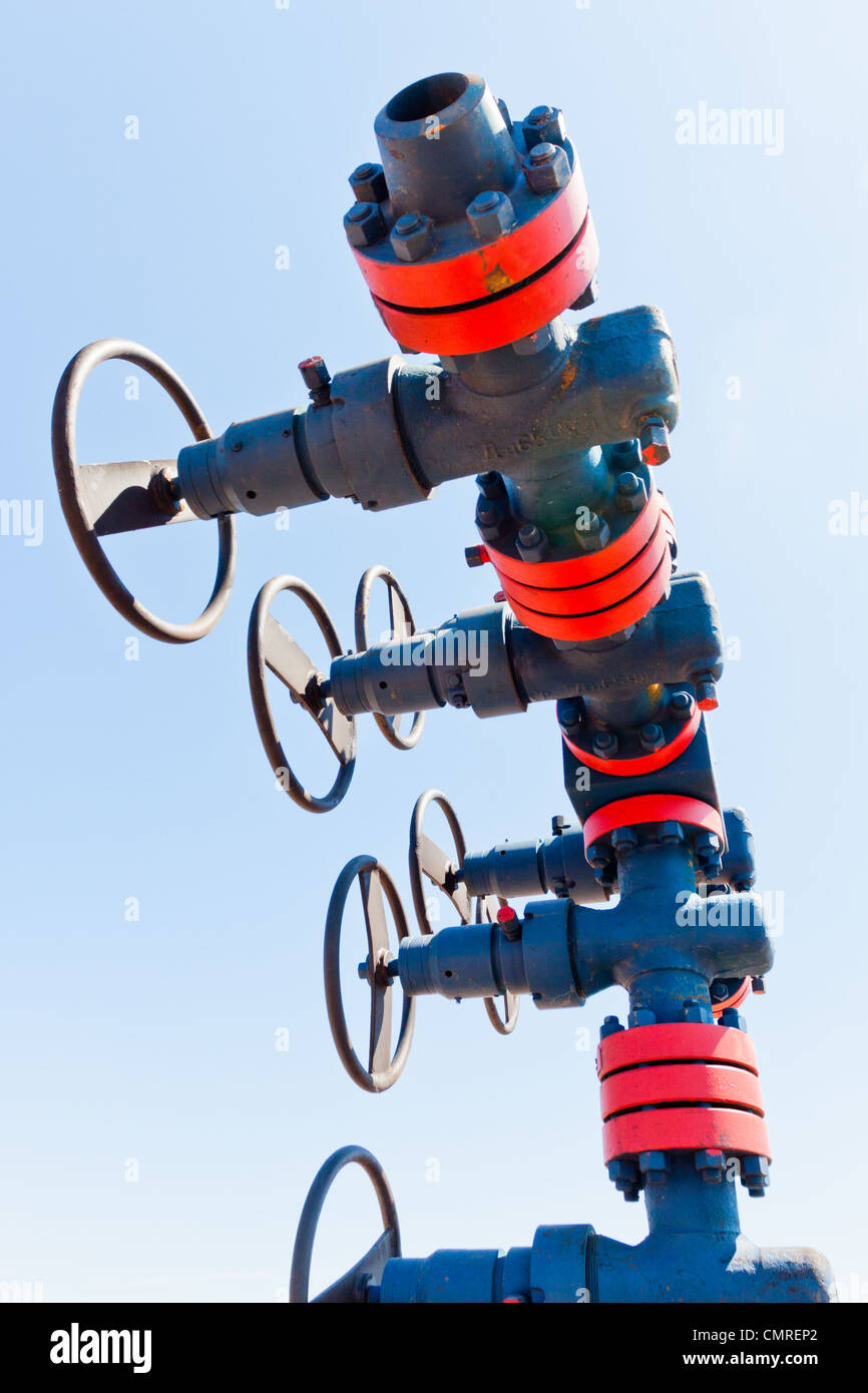 Oil wellhead hi-res stock photography and images - Alamy