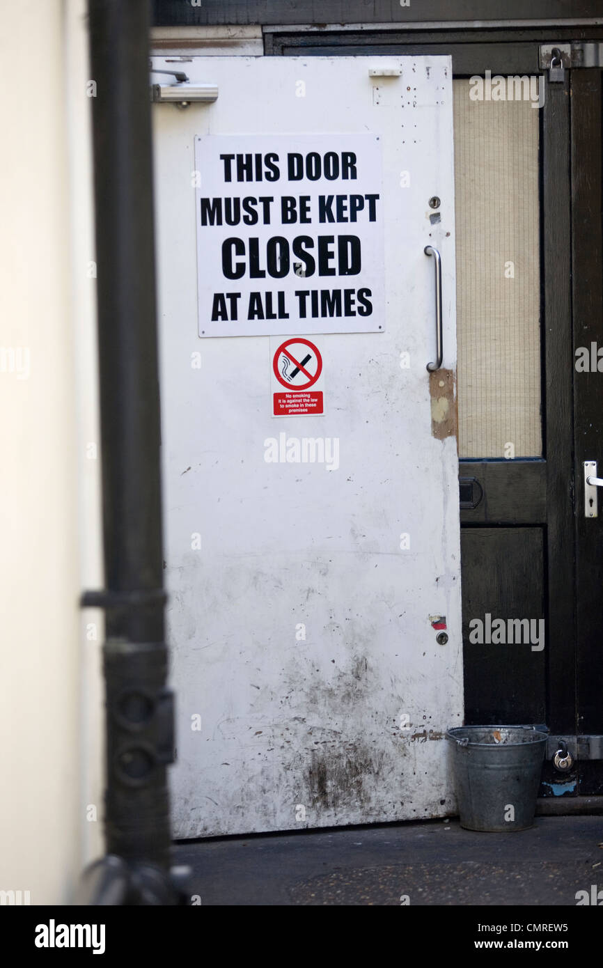 Funny Keep Door Closed Sign