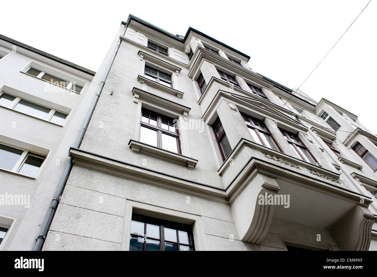 Grey apartment complex hi-res stock photography and images - Alamy