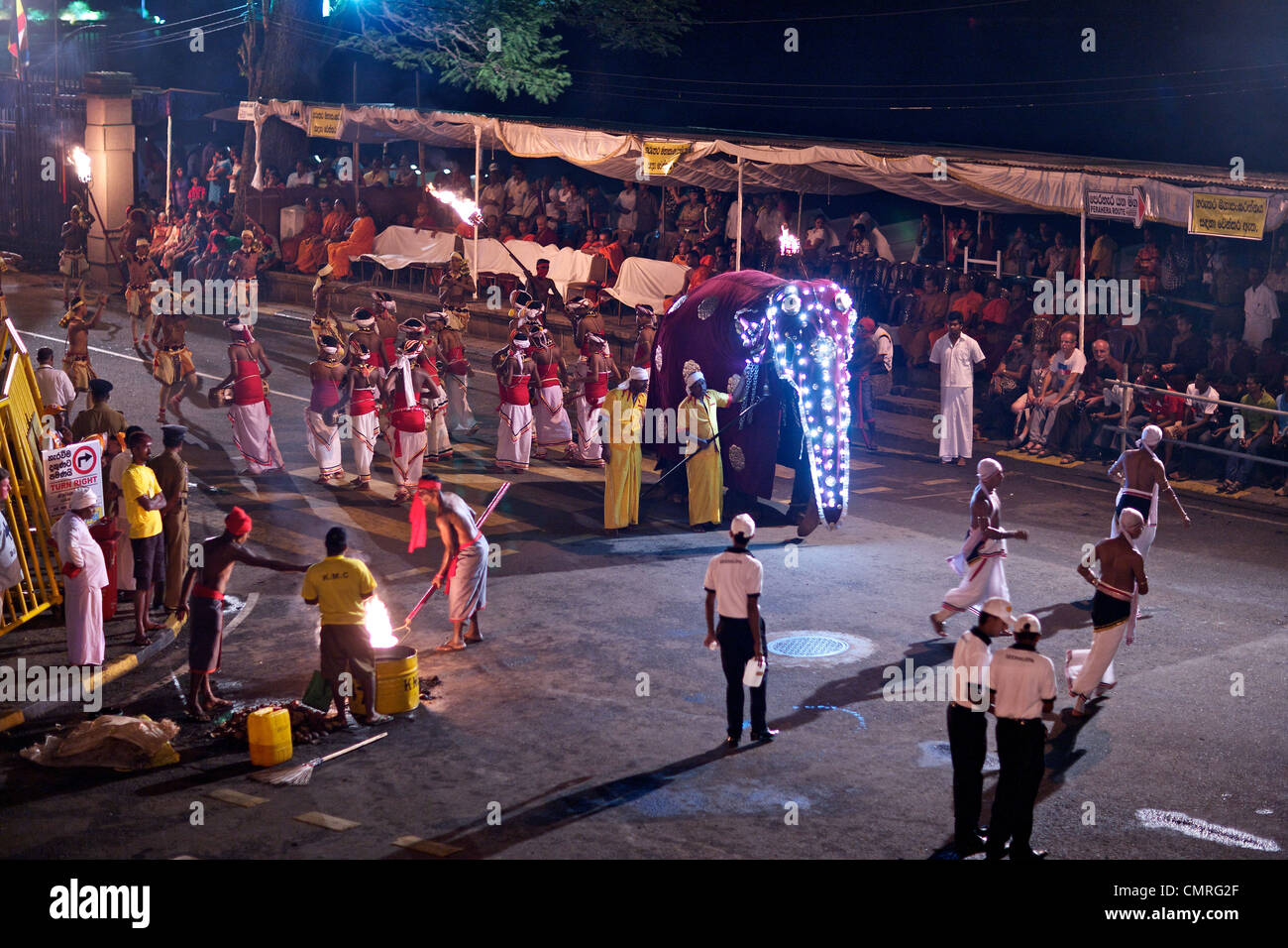 Perahera hi-res stock photography and images - Alamy