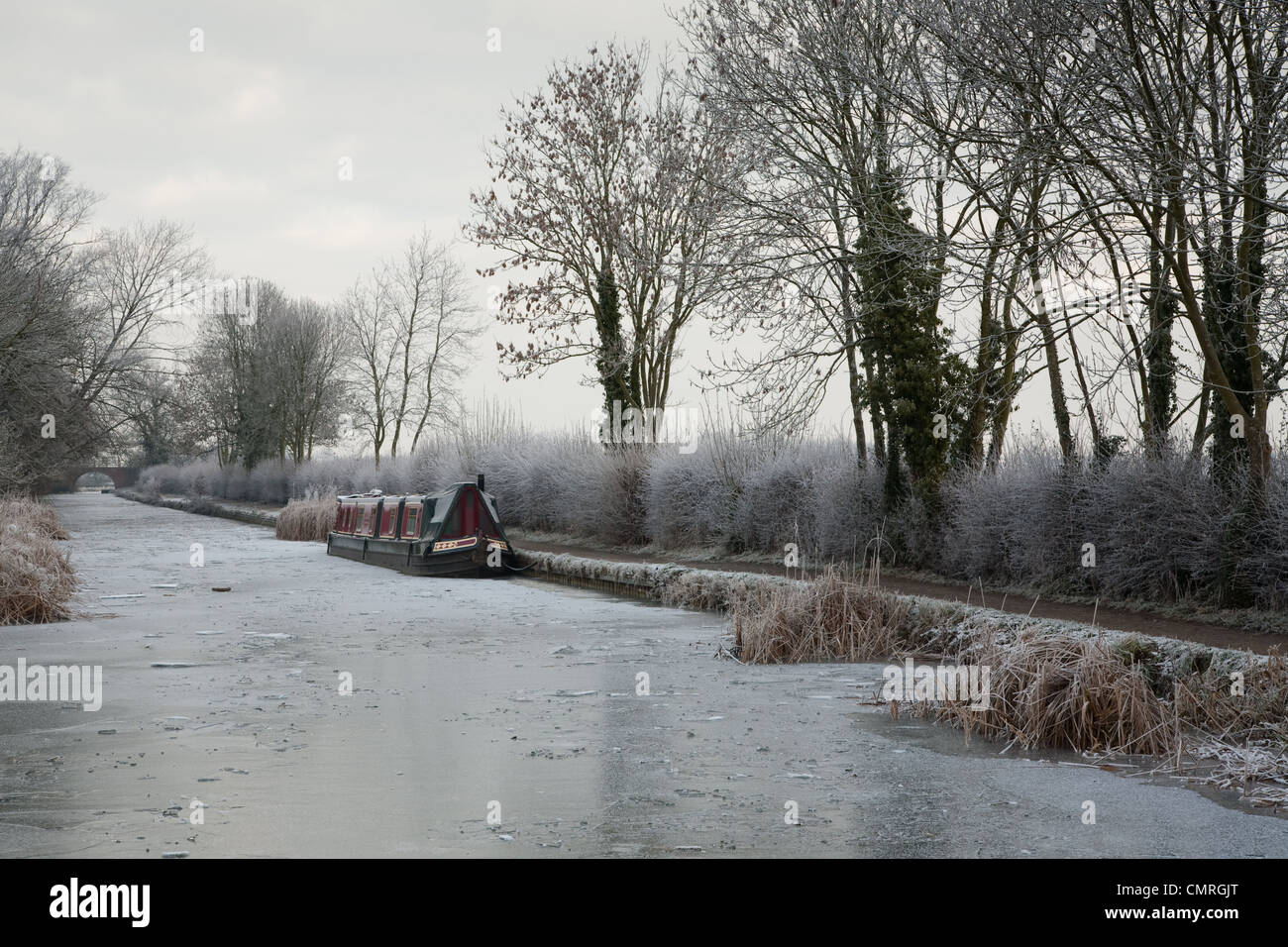 Canal after heavy frost Stock Photo - Alamy