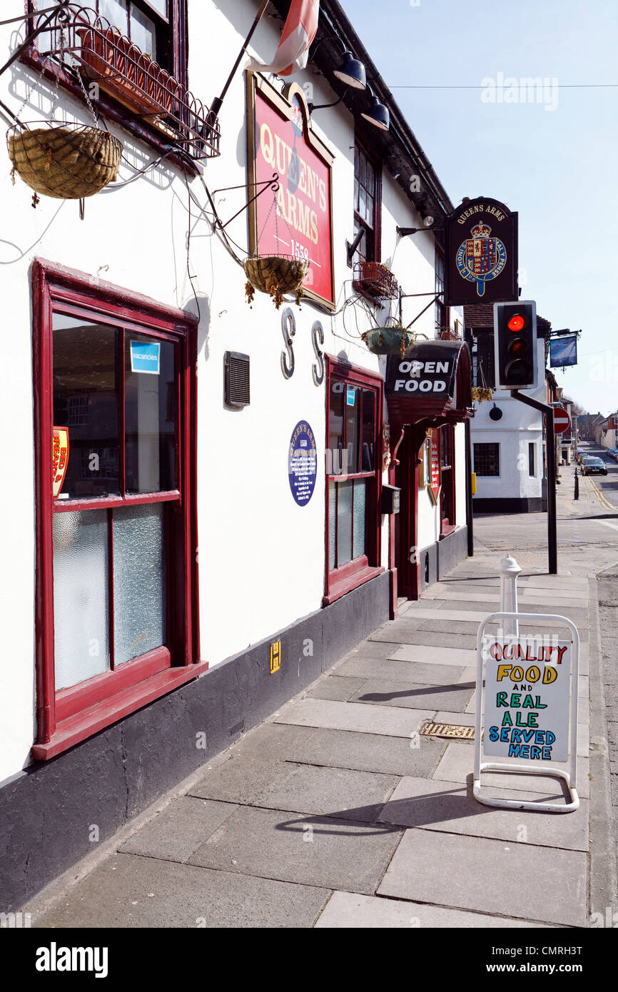 Typical UK high street pub Stock Photo - Alamy