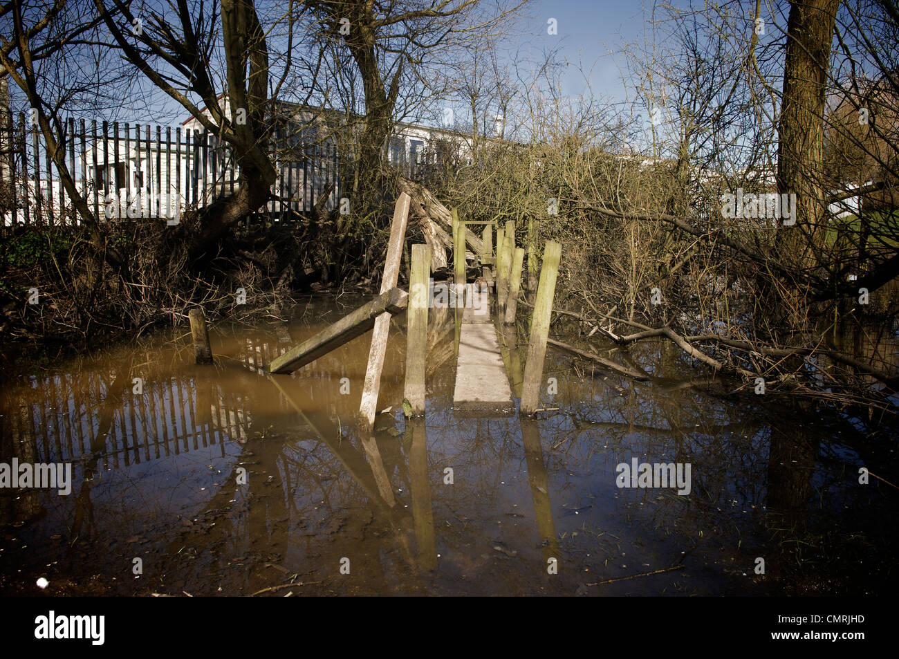 Bridge collapsed hi-res stock photography and images - Alamy