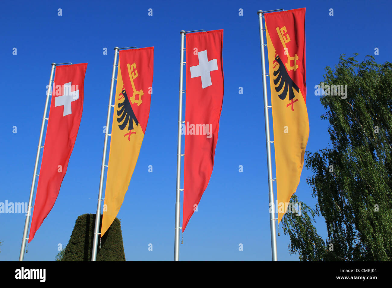 Flags moving hi-res stock photography and images - Alamy