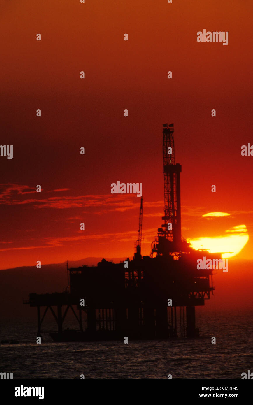 OFFSHORE OIL PLATFORM SOUTHERN CALIFORNIA Stock Photo - Alamy