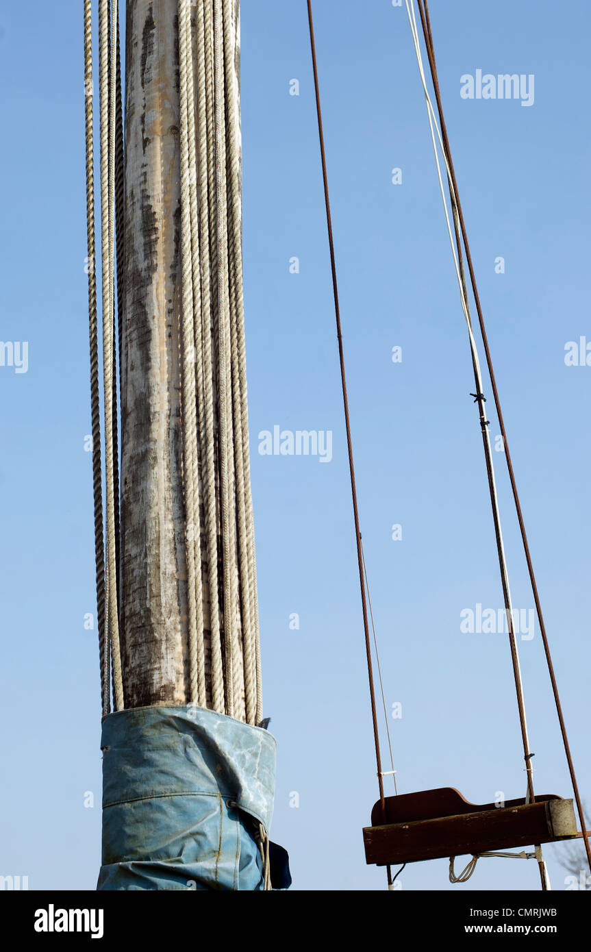 Close up of old ships mast Stock Photo - Alamy