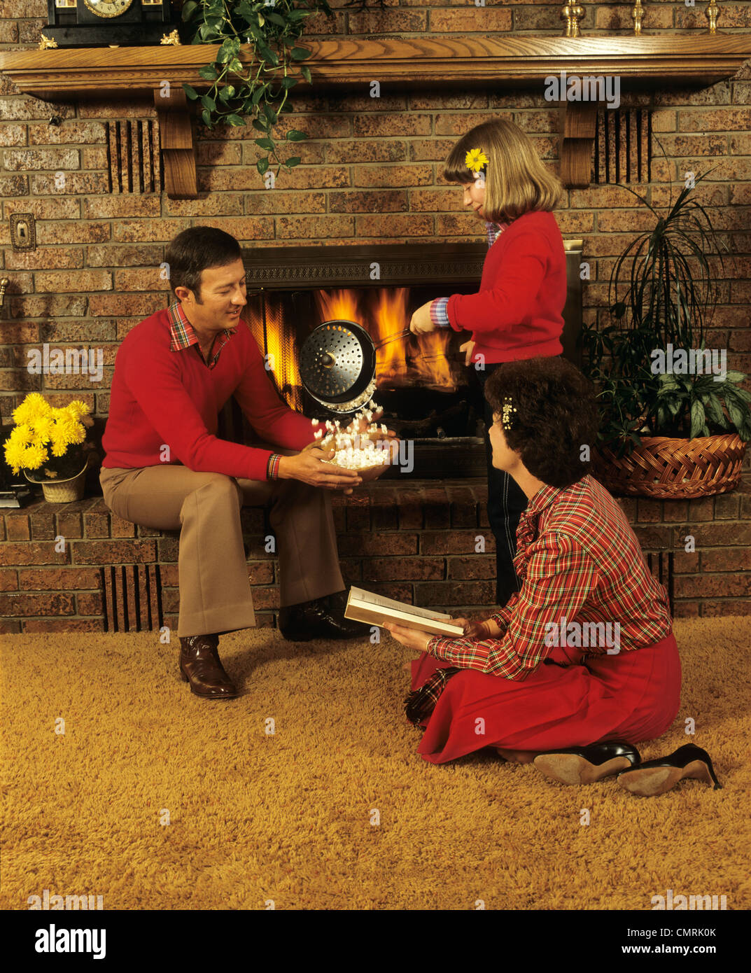 Parent reading to child 1970s hi-res stock photography and images - Alamy