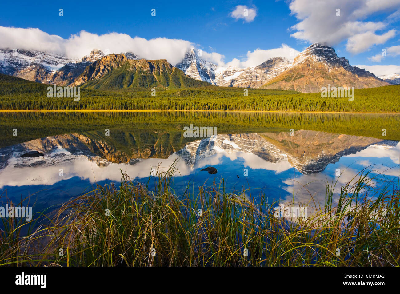 Waterfowl Lakes and Mount Chephren at sunrise, Banff National Park ...