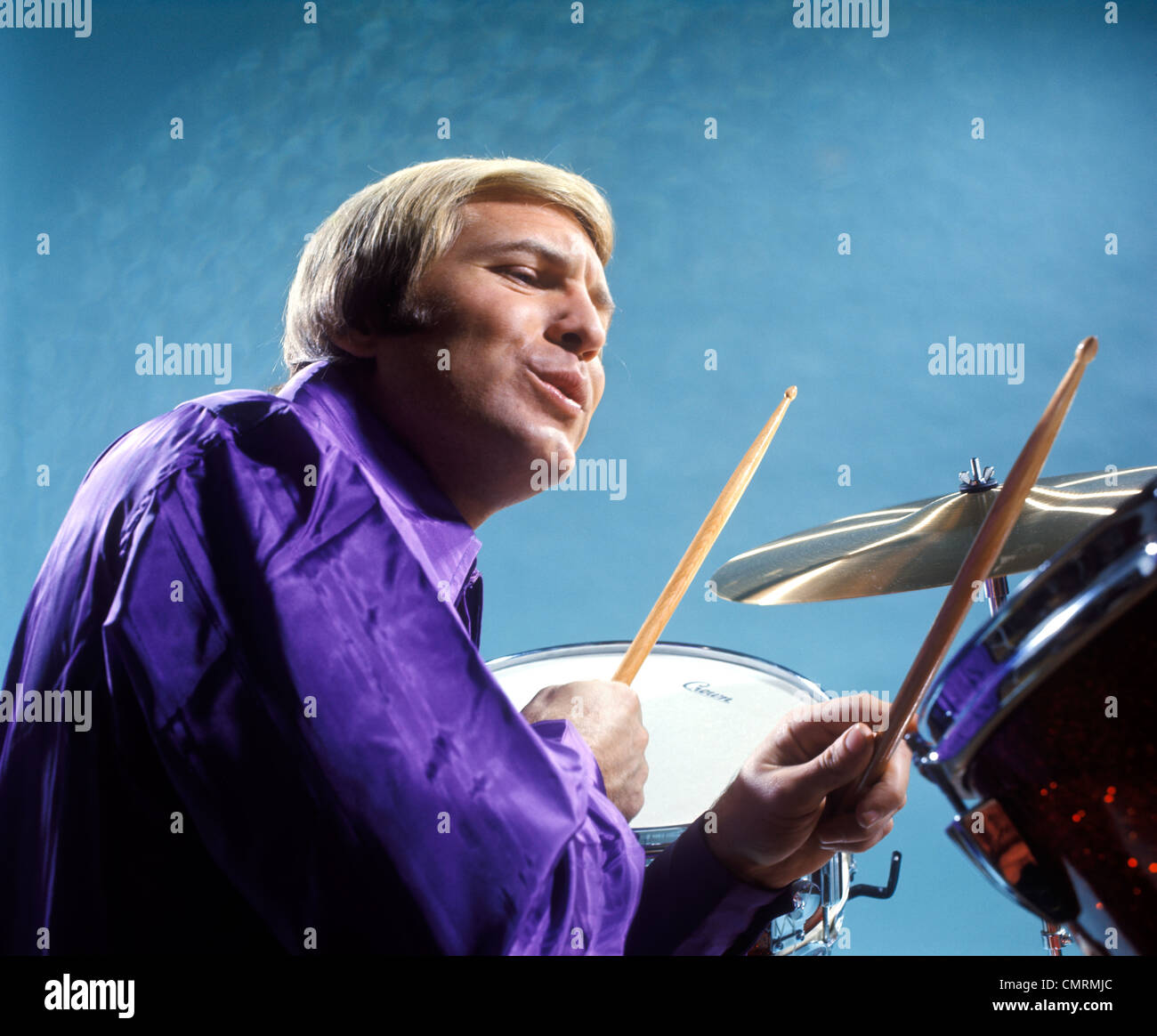 1970 1970s RETRO MAN PLAYING DRUMS DRUMMER MUSICIAN ROCK MUSIC Stock ...