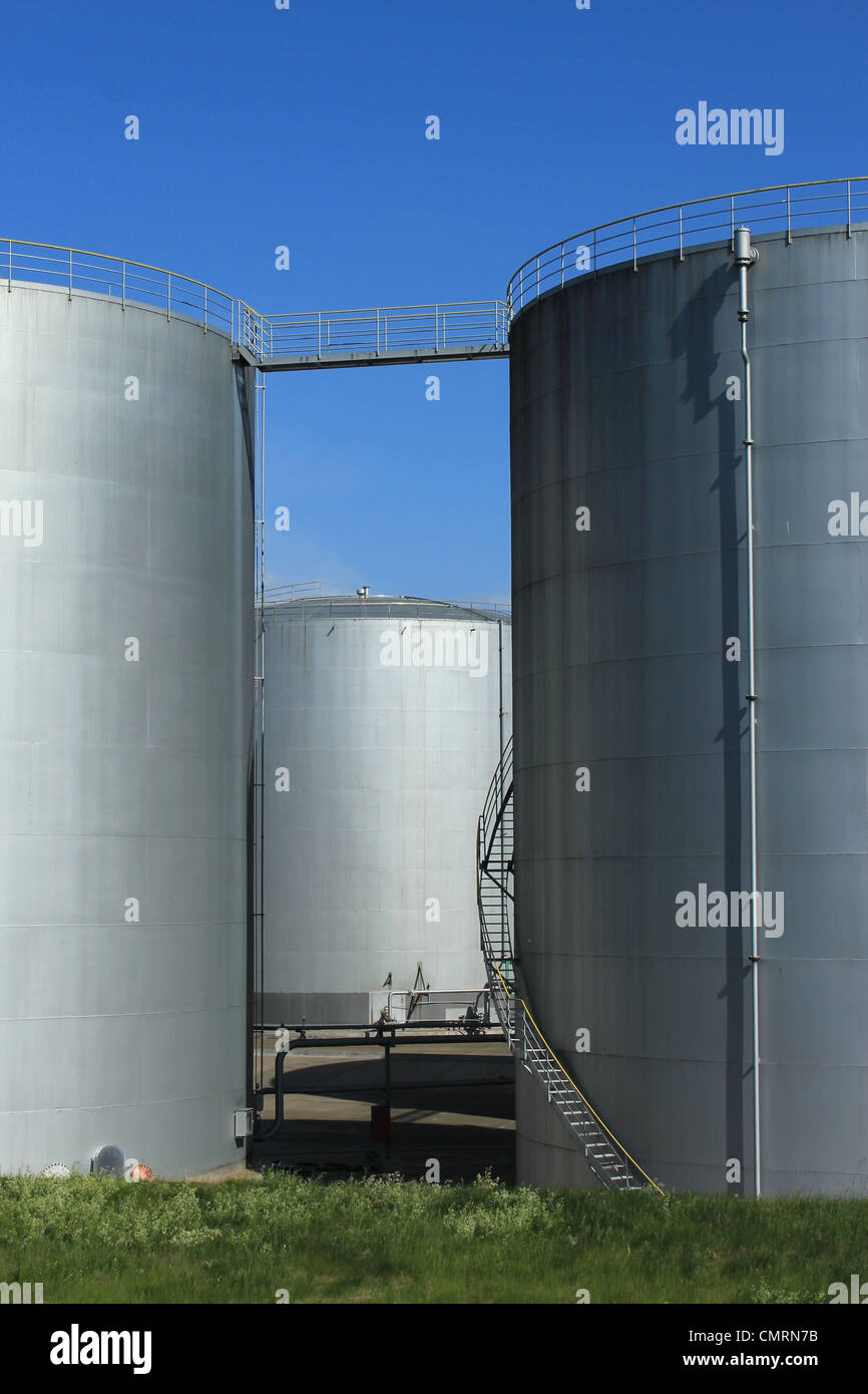 Oil tanks horizontal hi-res stock photography and images - Alamy