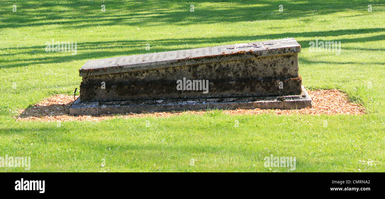 Tombstone is grass hi-res stock photography and images - Alamy