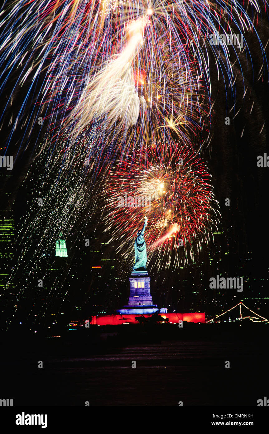 STATUE OF LIBERTY FIREWORKS NEW YORK NY Stock Photo - Alamy