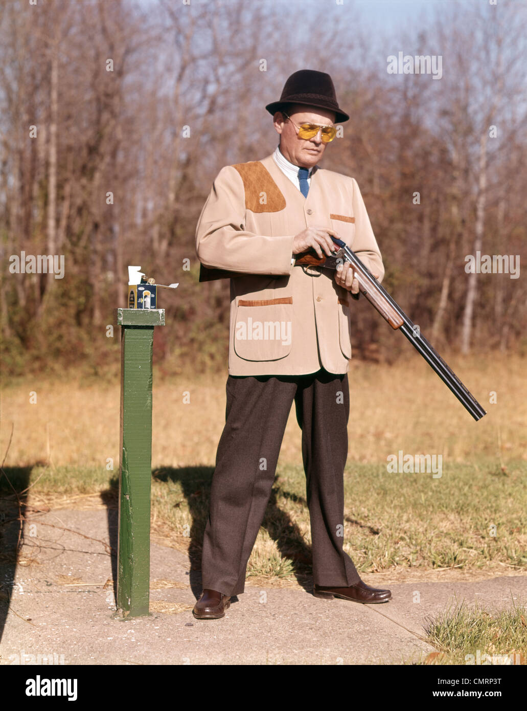 1960 1960s RETRO MAN HUNTER LOADING RIFLE SHOTGUN FOR SKEET SHOOTING ...